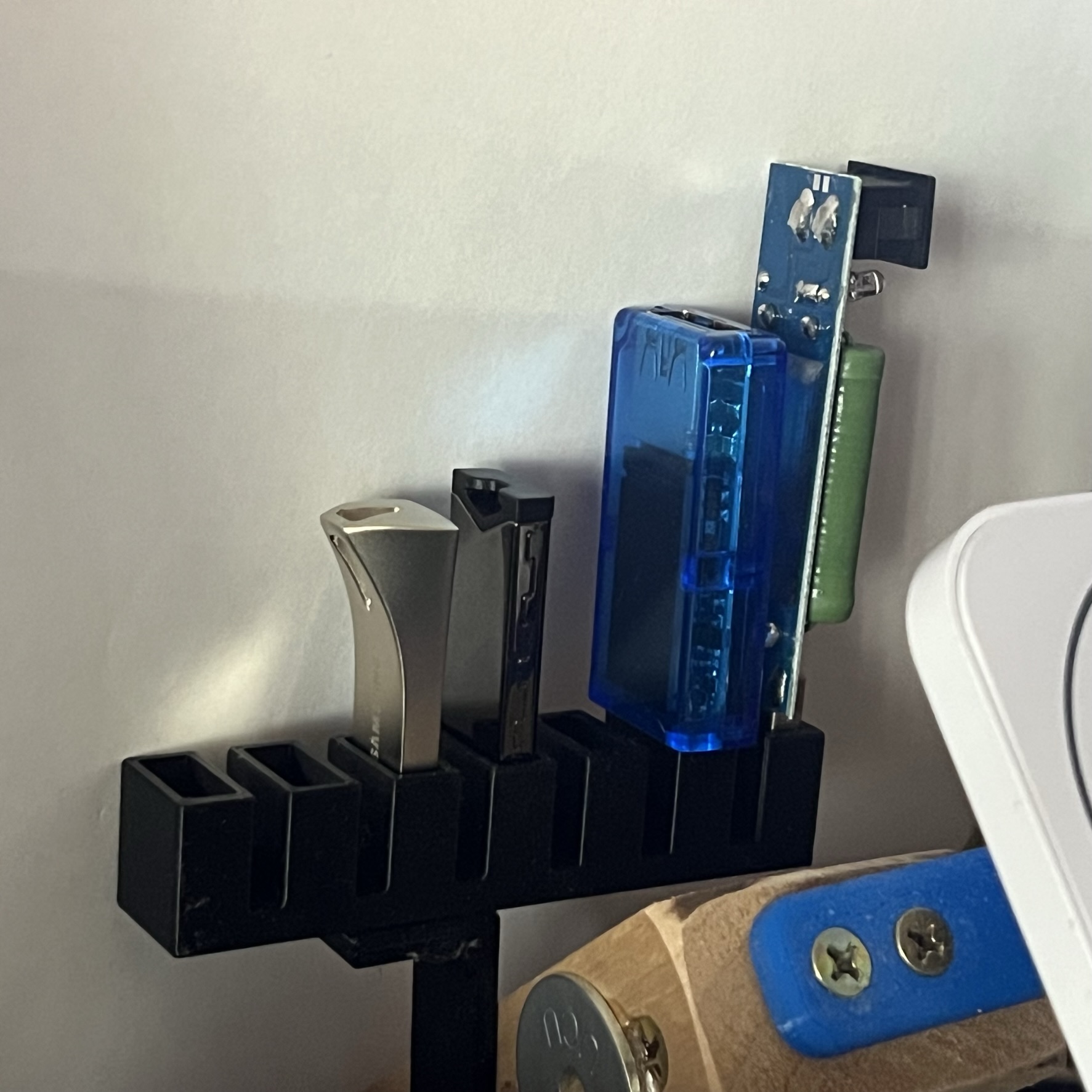 Side mount USB thumb drive holder by mscalora | Download free STL model ...