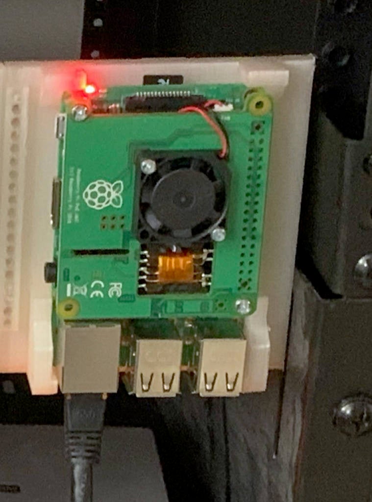 DiN Rail mount for Raspberry Pi 4 by NotLikeALeafOnTheWind | Download ...