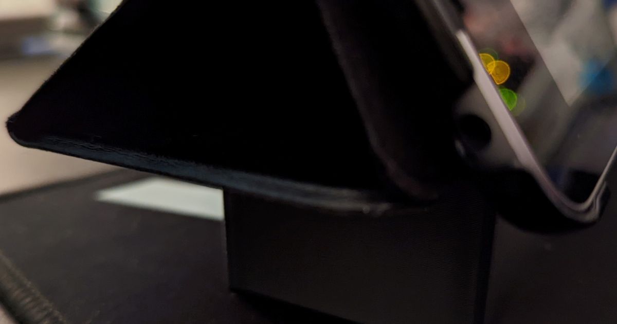 iPad/Tablet Shelf (Raises Height) by EngineeringWithLui | Download free ...