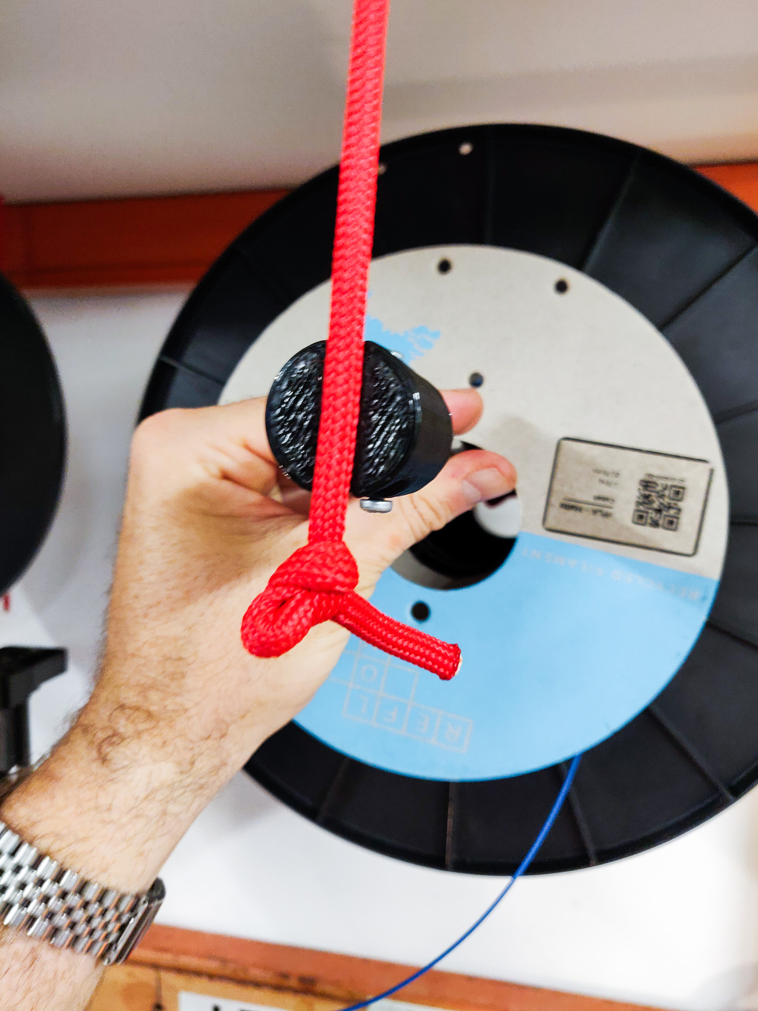 Universal Multiple Spool Holder by Le Club Sandwich Studio | Download ...