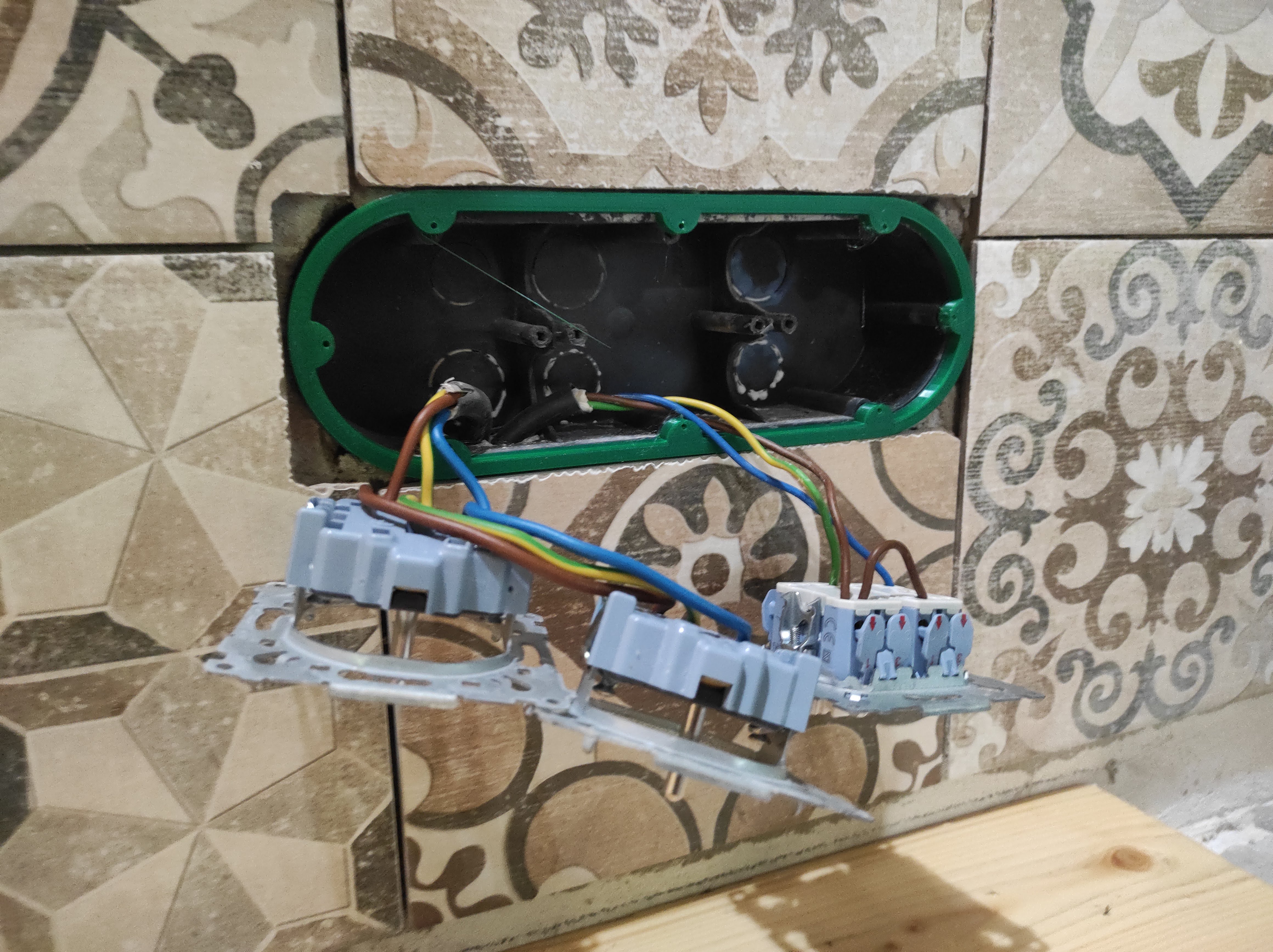 Distance divider for triple electric box by Juráš Ch. | Download free ...