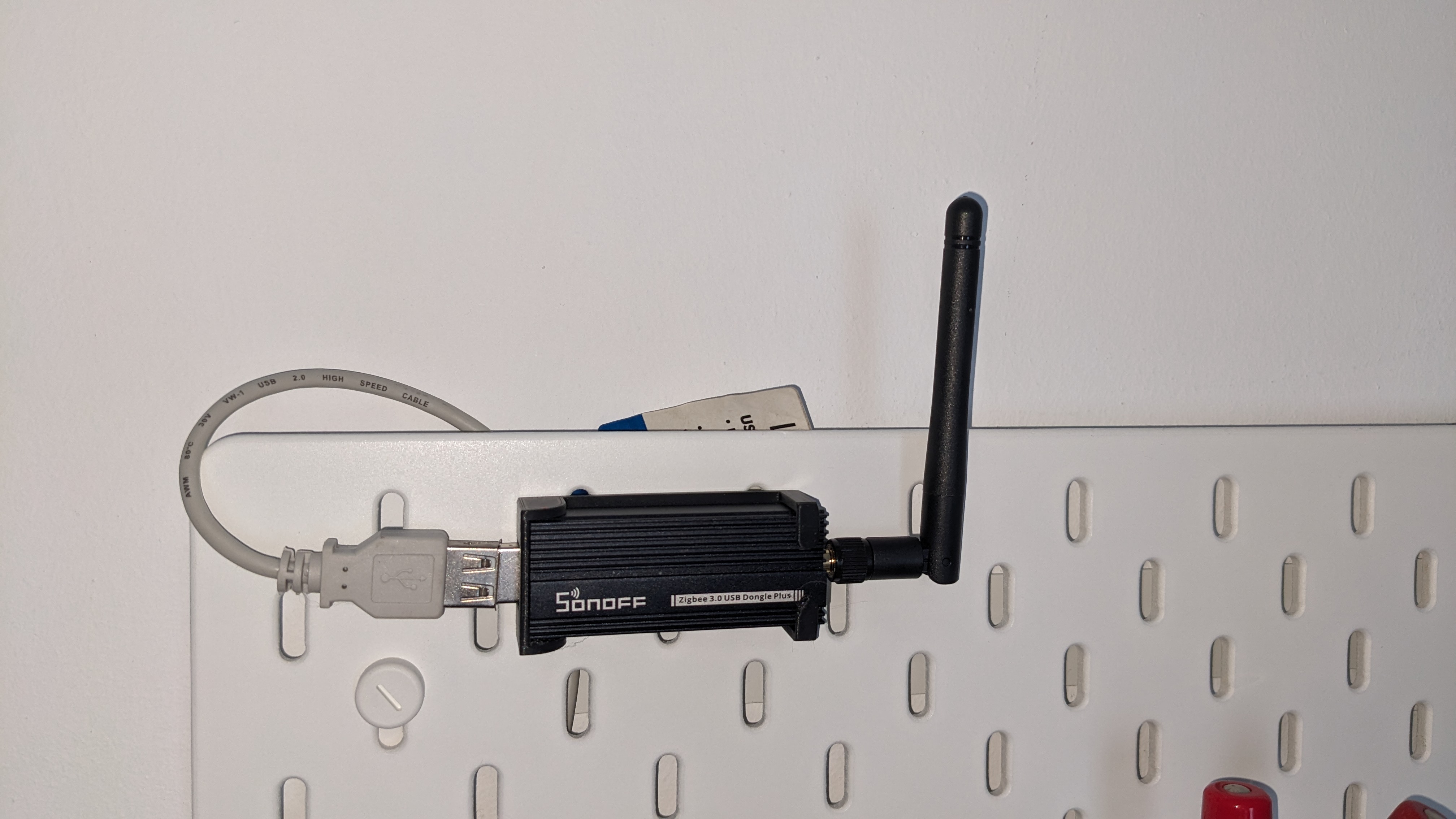 Sonoff Zigbee 3.0 Dongle Skadis Mount by Dominik | Download free STL ...