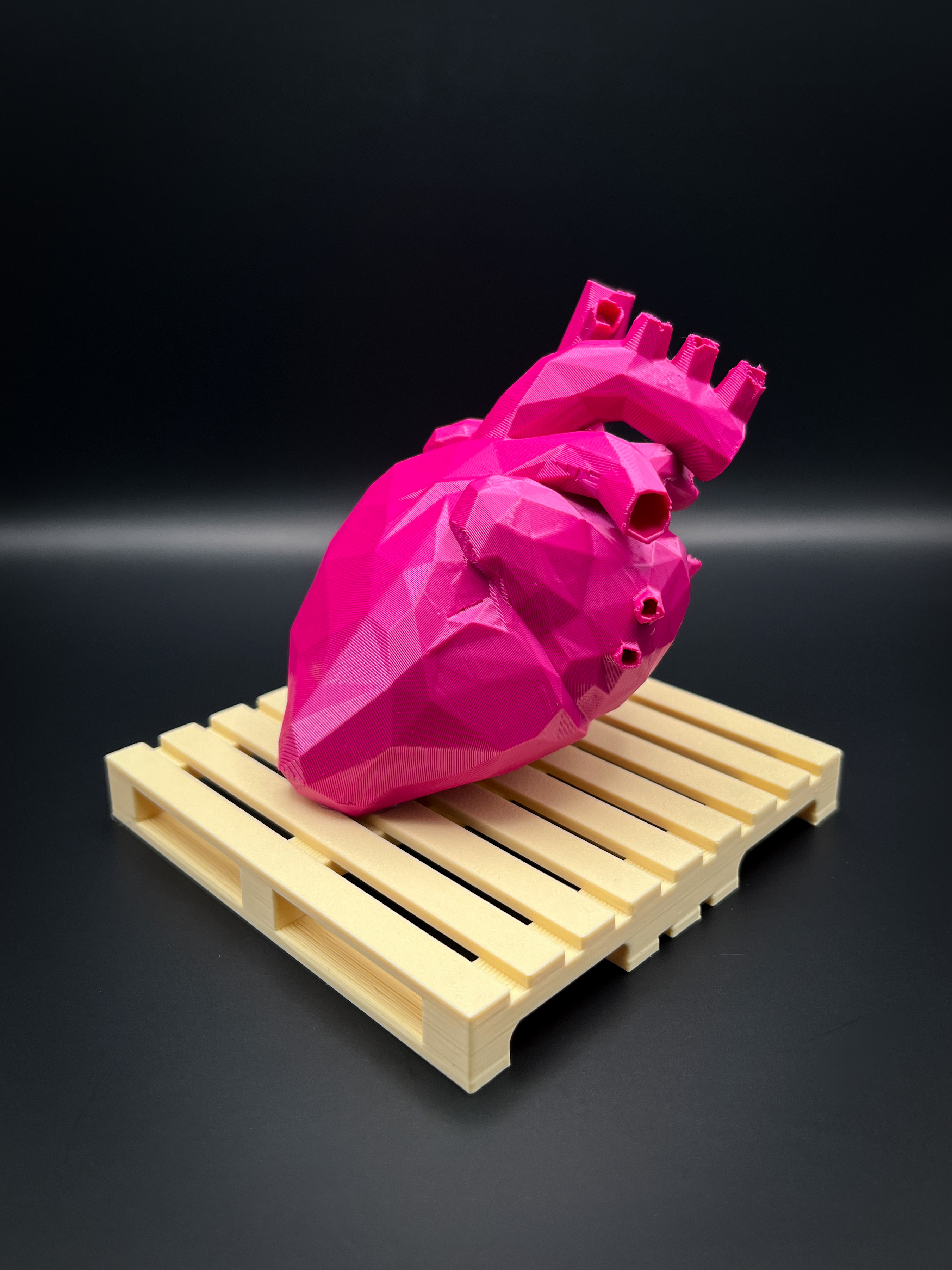 Heavy heart on pallet by hirt.3dprint | Download free STL model ...