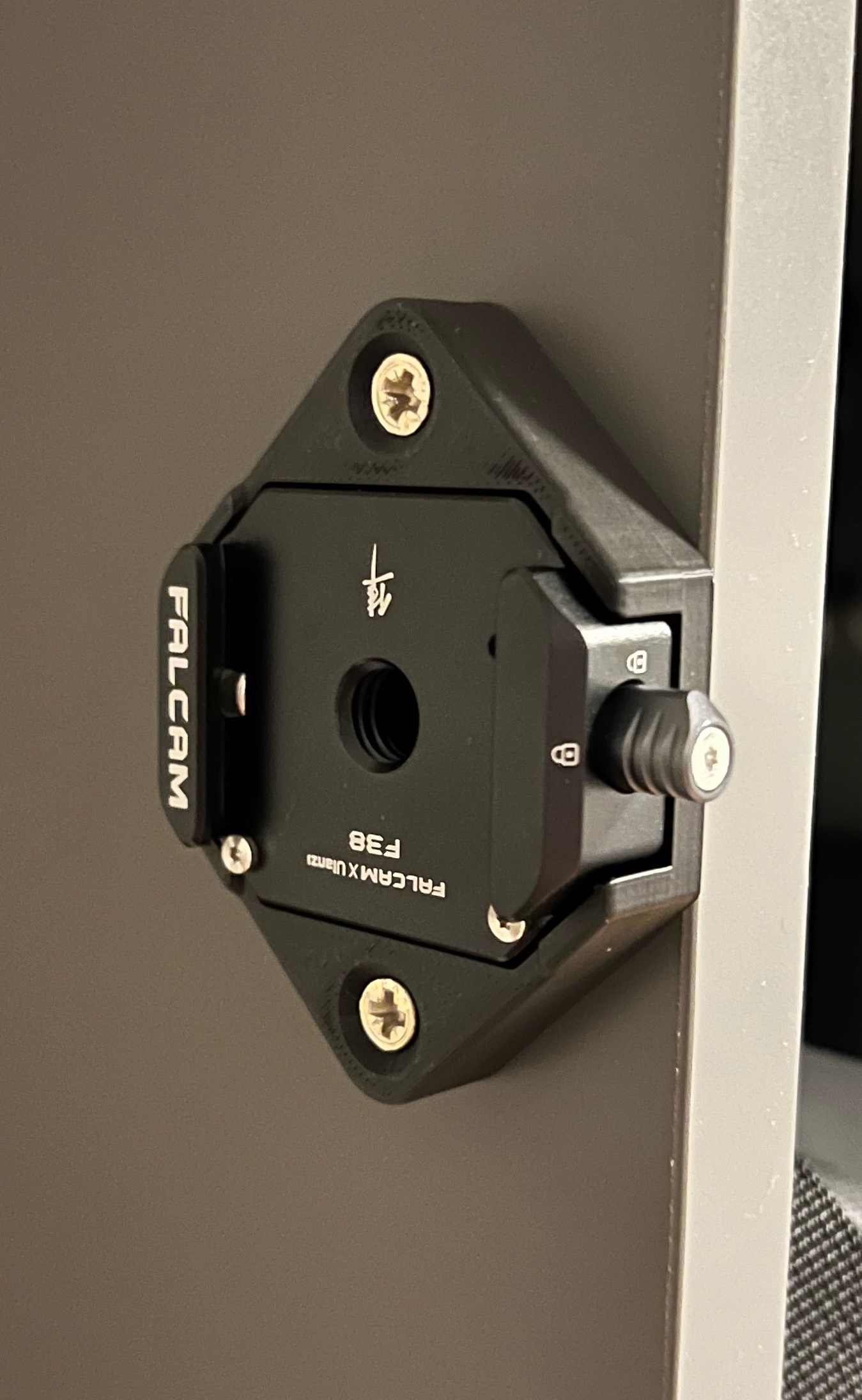 DSLR/DSLM 1/4 Thread - Camera Wall Mount Adapter Falcam F38 by Krope ...