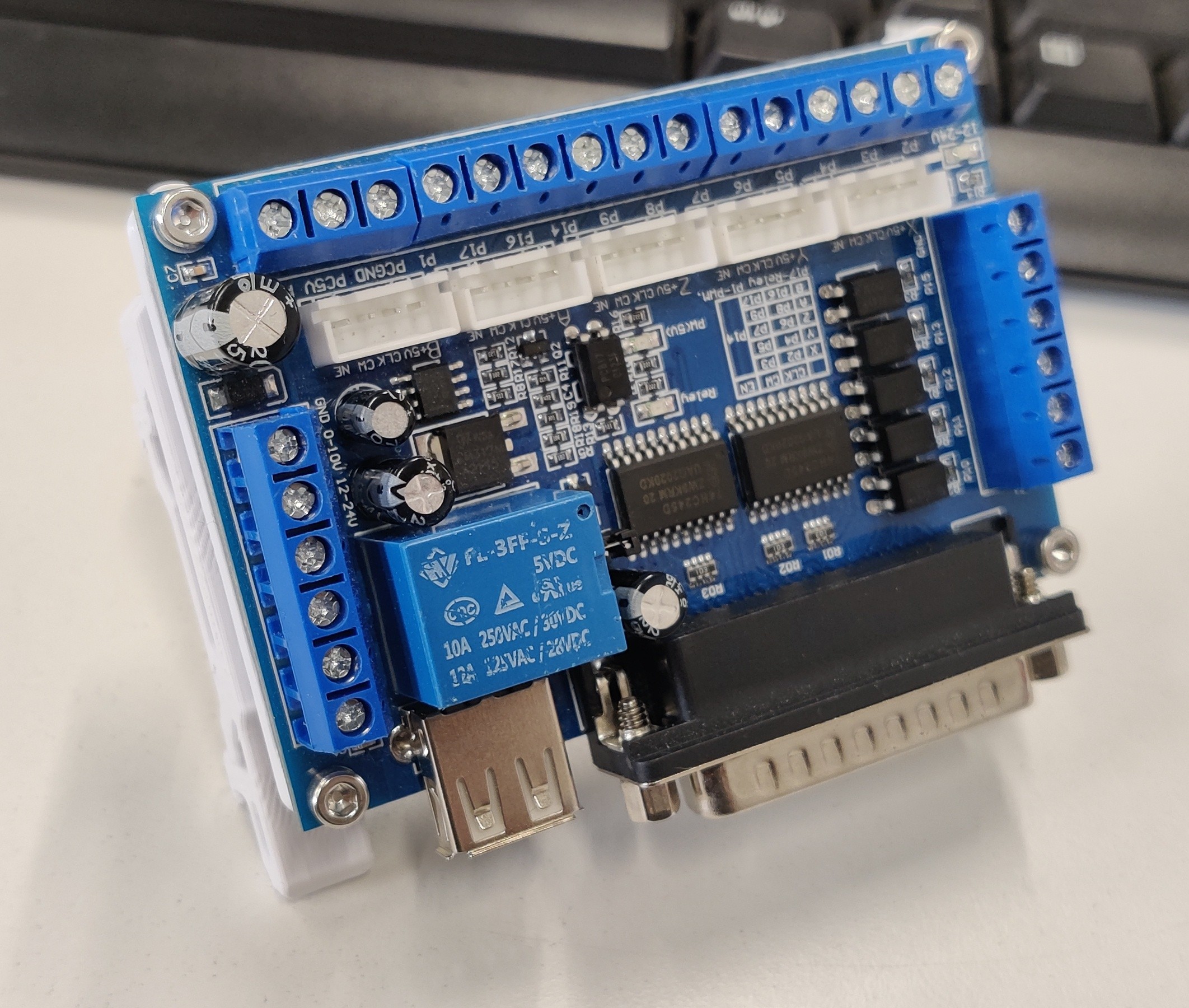 Parallel Breakout Board DIN Mount by Venomballs | Download free STL ...