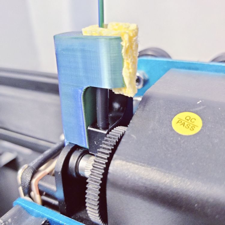 Extruder Lever Brace With Filament Cleaner by Iglou.eu | Download free ...