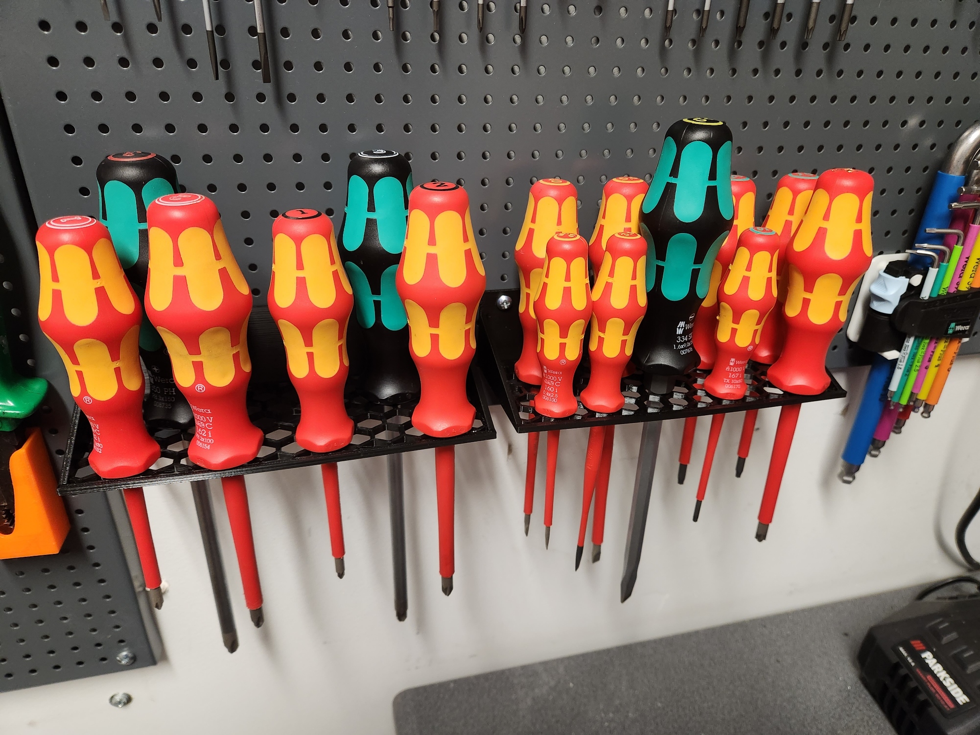 Pegboard screwdriver holder (parametric) by Fidreus | Download free STL ...