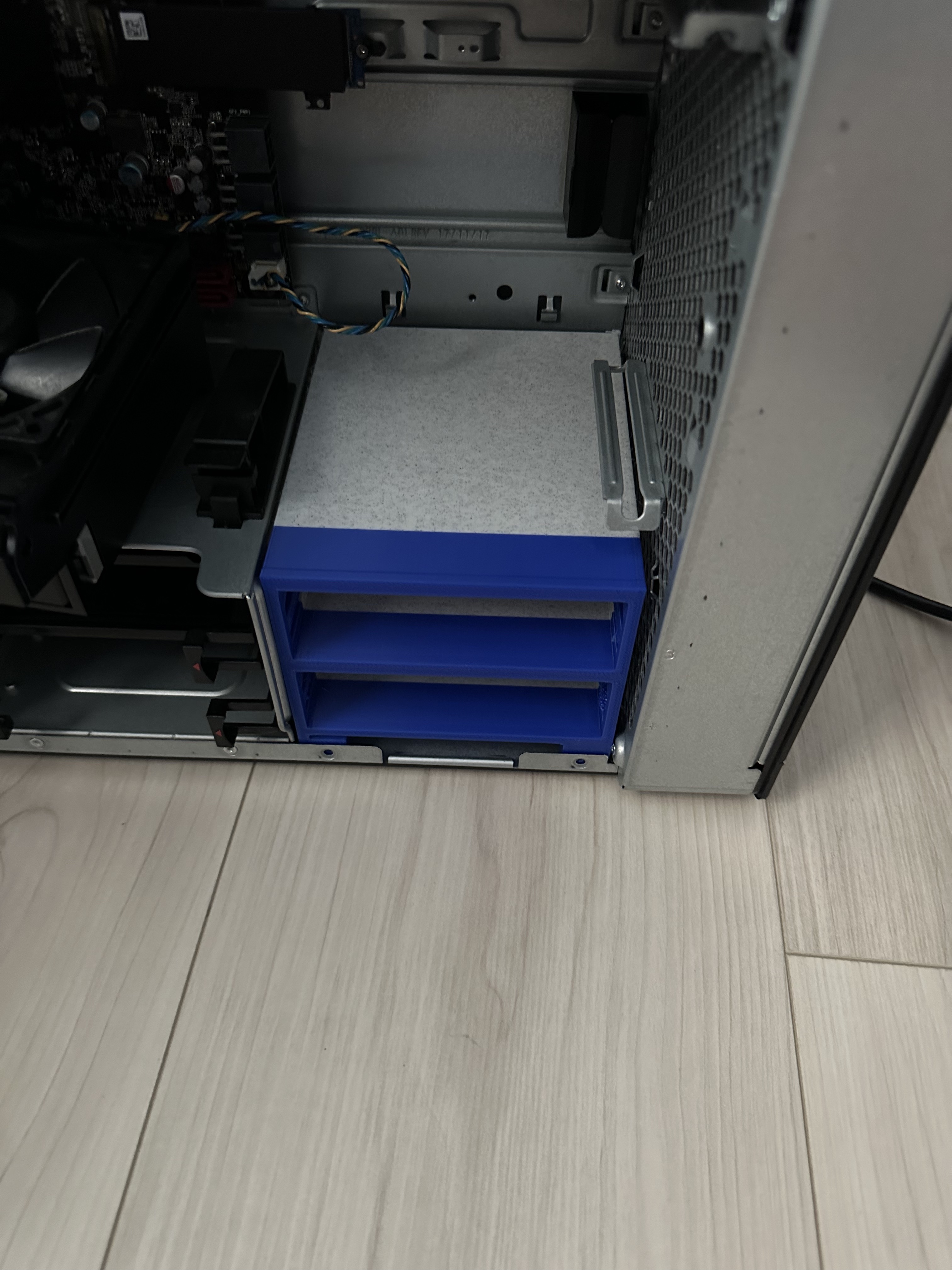 Lenovo P520 Drive Cage von Carter Fifield | Kostenloses STL-Modell ...