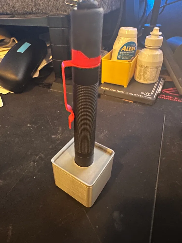 Gridfinity 1x1 Milwaukee Flashlight Holder, lip, with magnets by Tony ...