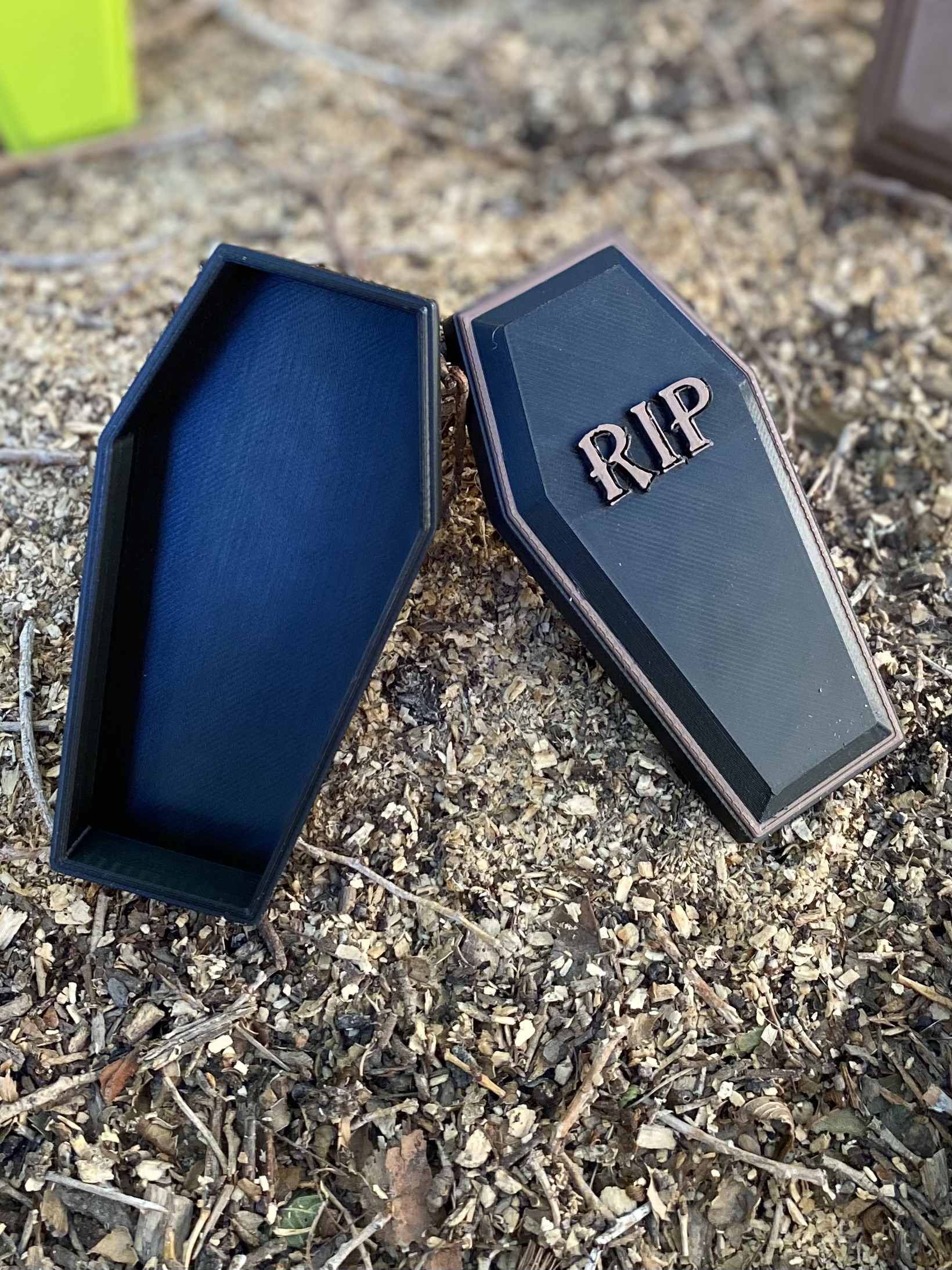 Coffin v2 - Gravity Lid - non snap on by MikeB 3D Prints | Download ...