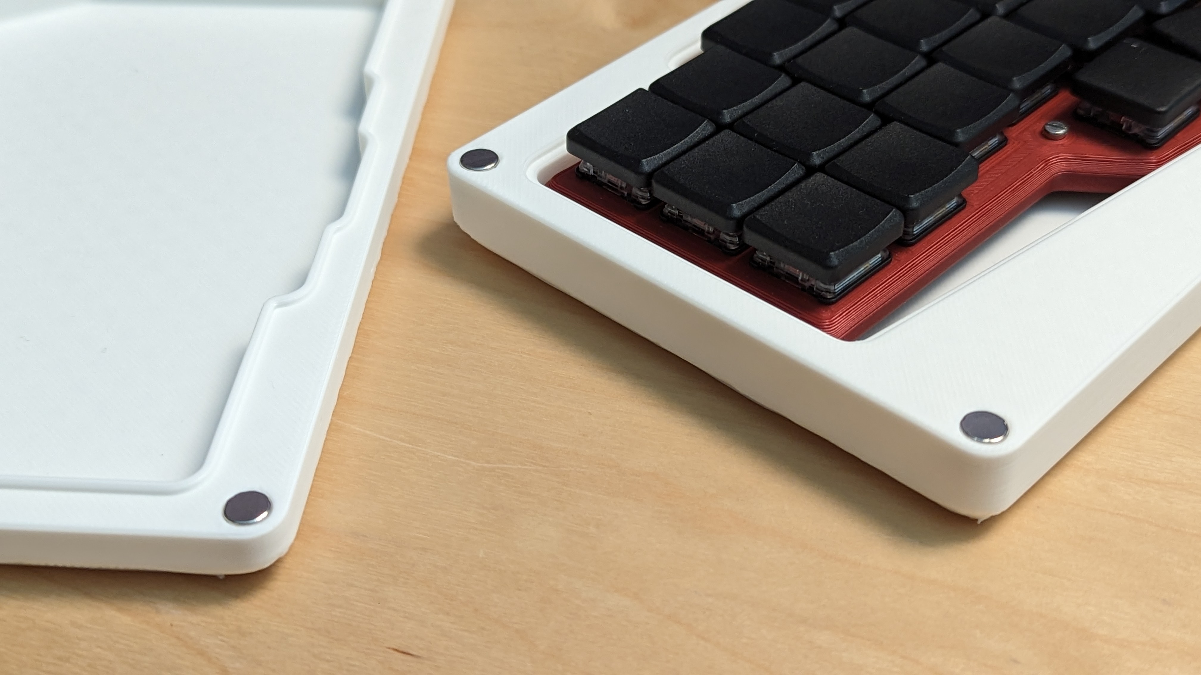 Travel case for Wireless Corne split keyboard by Rhynier Myburgh ...