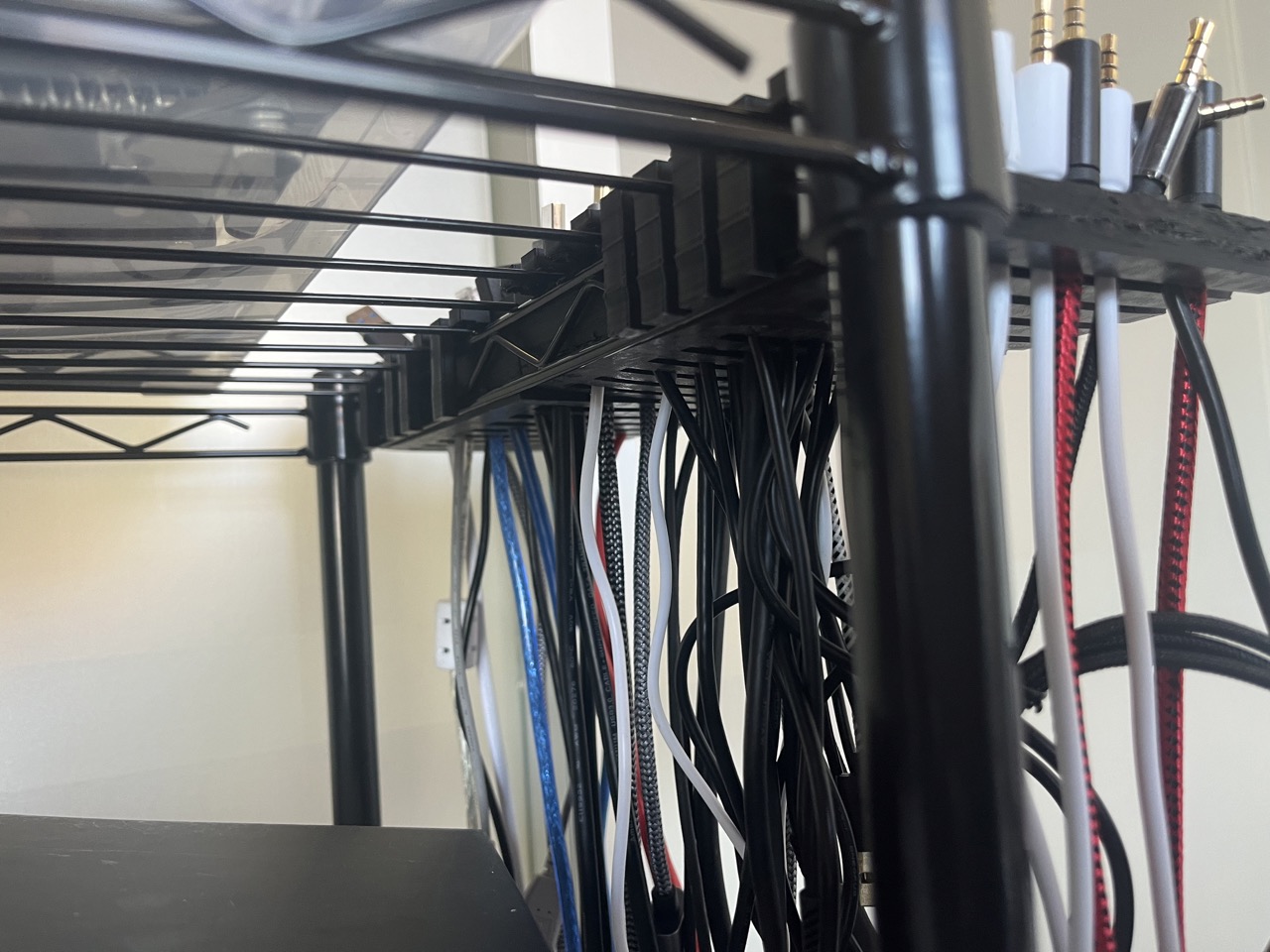 cable holder/hanger for wire shelves by jamie xu | Download free STL ...