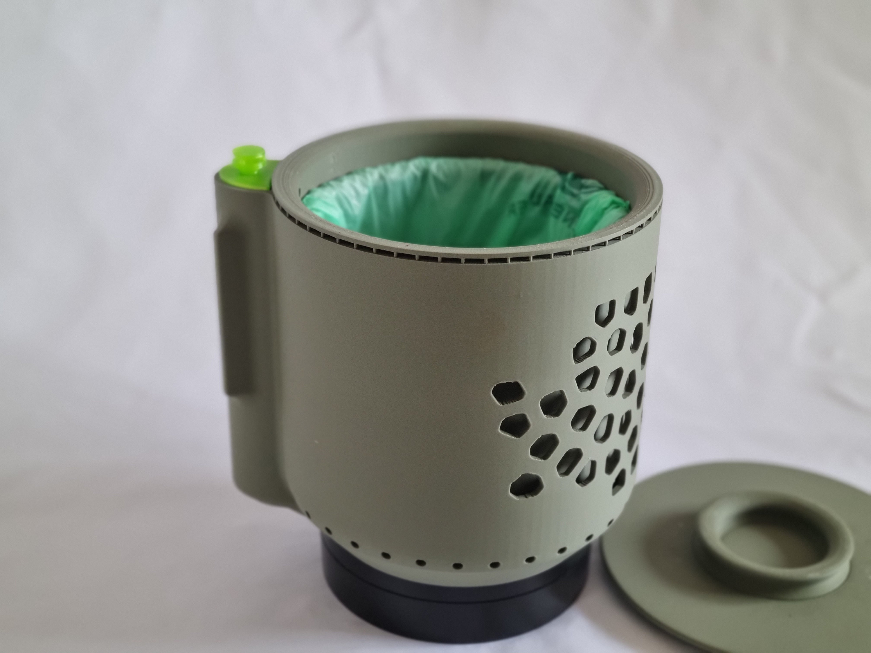 Fruitguard - Compost bin for kitchen counter by Hans Knot | Download ...