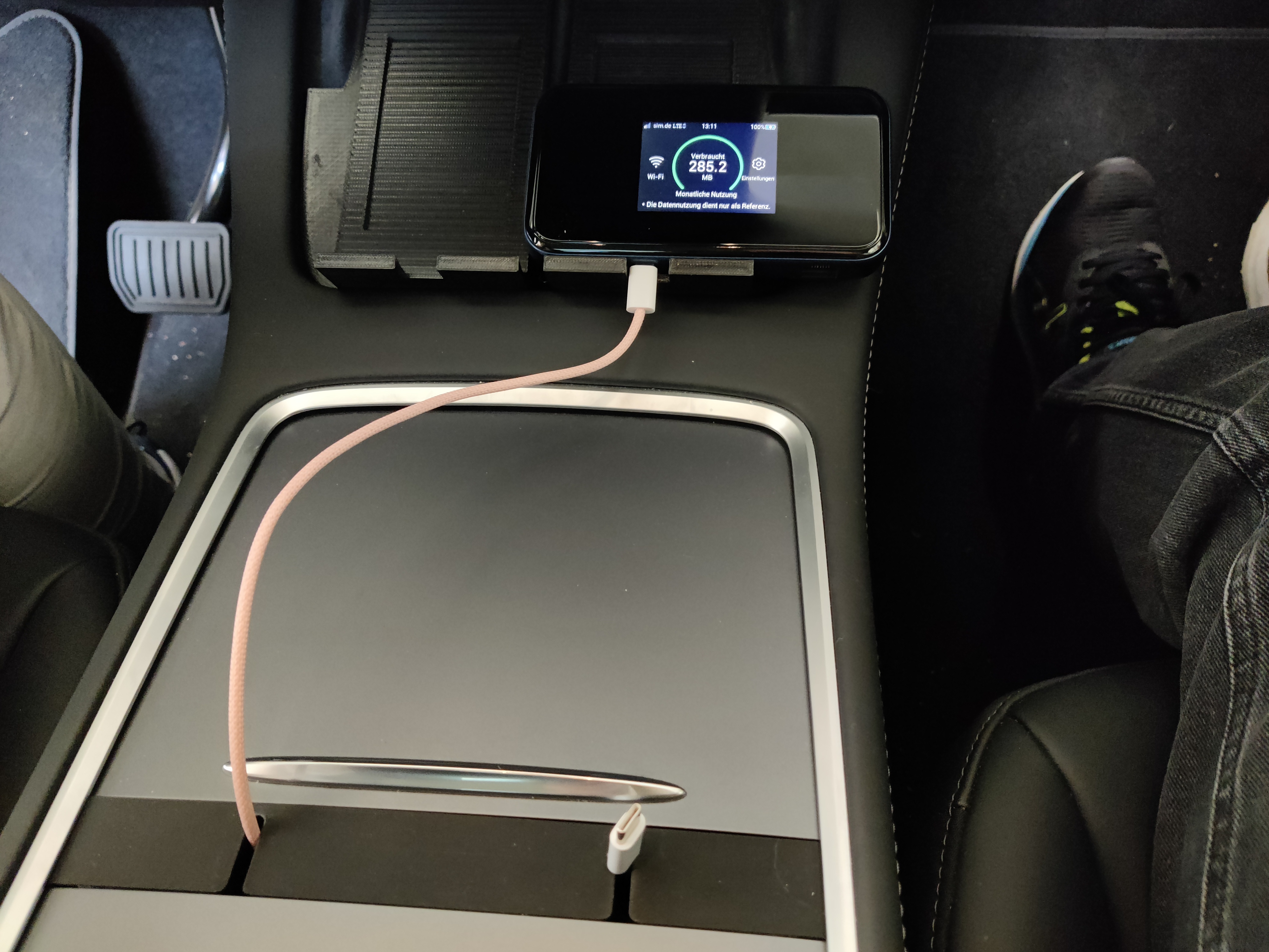 Tesla Model Y 2022/2023 Phone/Router stand (with and without border) by ...