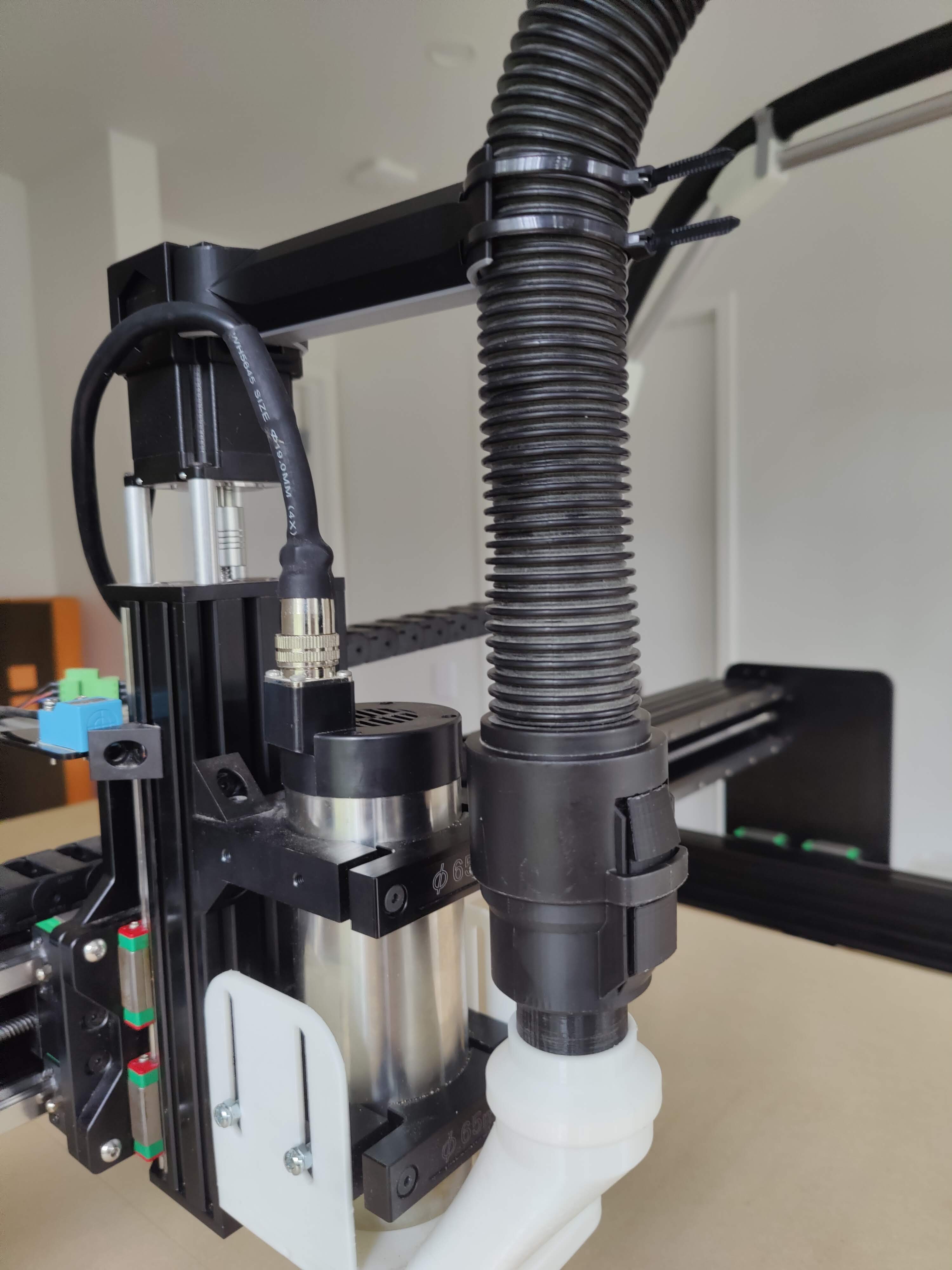 Queenbee CNC Z-Axis Hose Clamp by Knf210980 | Download free STL model ...