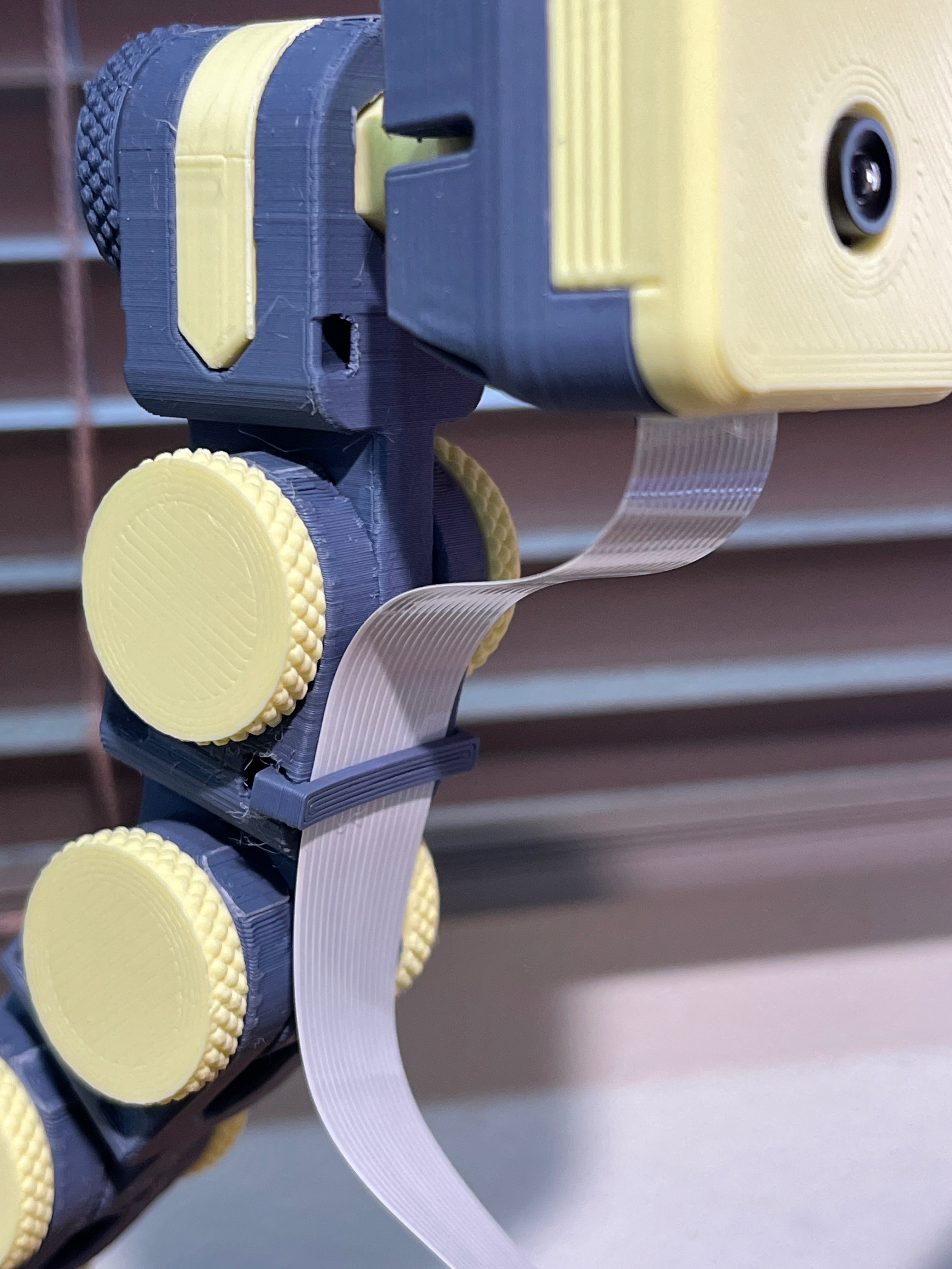 Clips to keep flat cable in place by iPa64 | Download free STL model ...