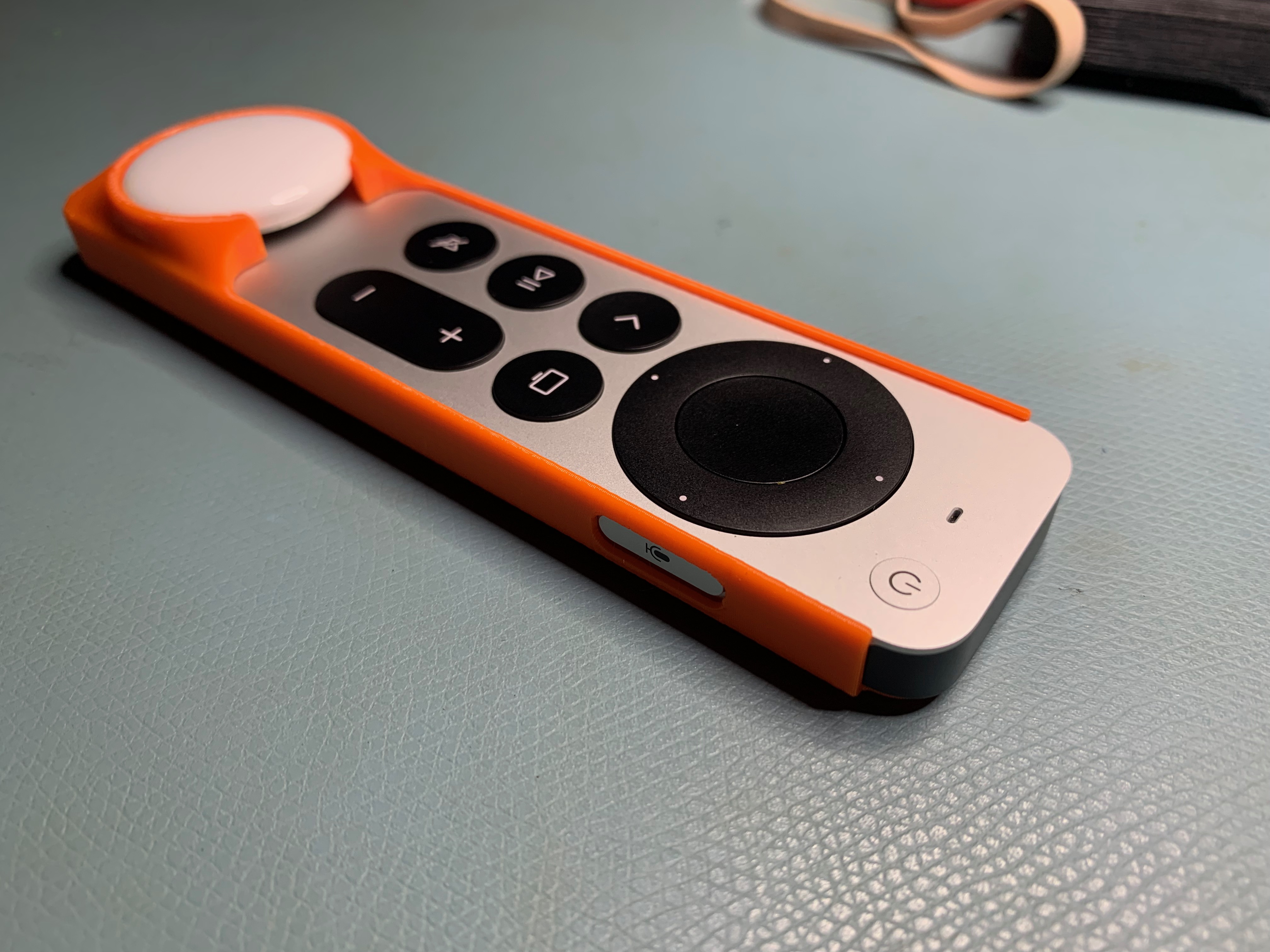 AirTag Sleeve for AppleTV 4K Siri Remote by kbob | Download free STL ...