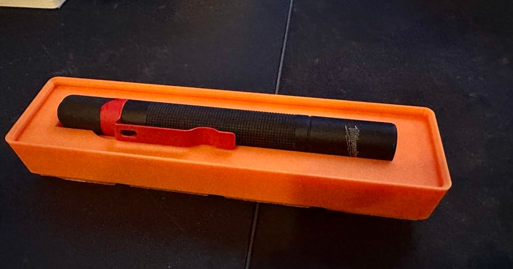 Gridfinity 1x4 Milwaukee Flashlight Holder, lip, with magnets by Tony ...