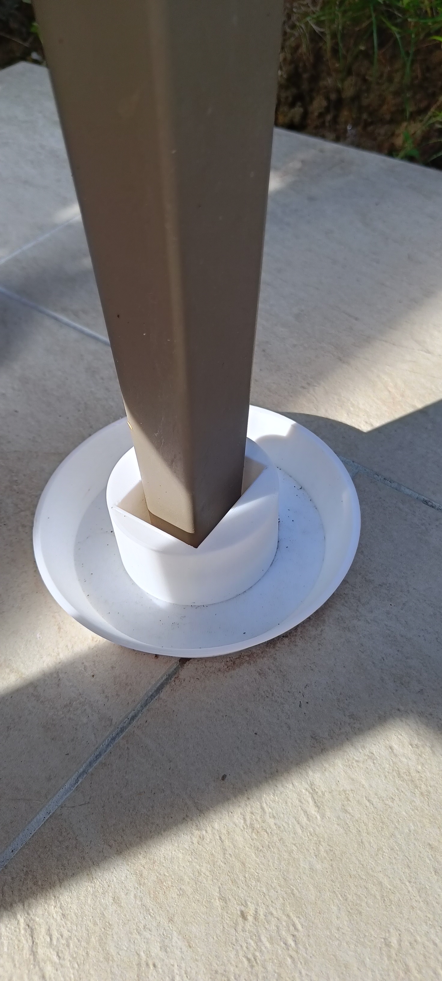 Anti Slug Planter Foot by Vincent | Download free STL model ...