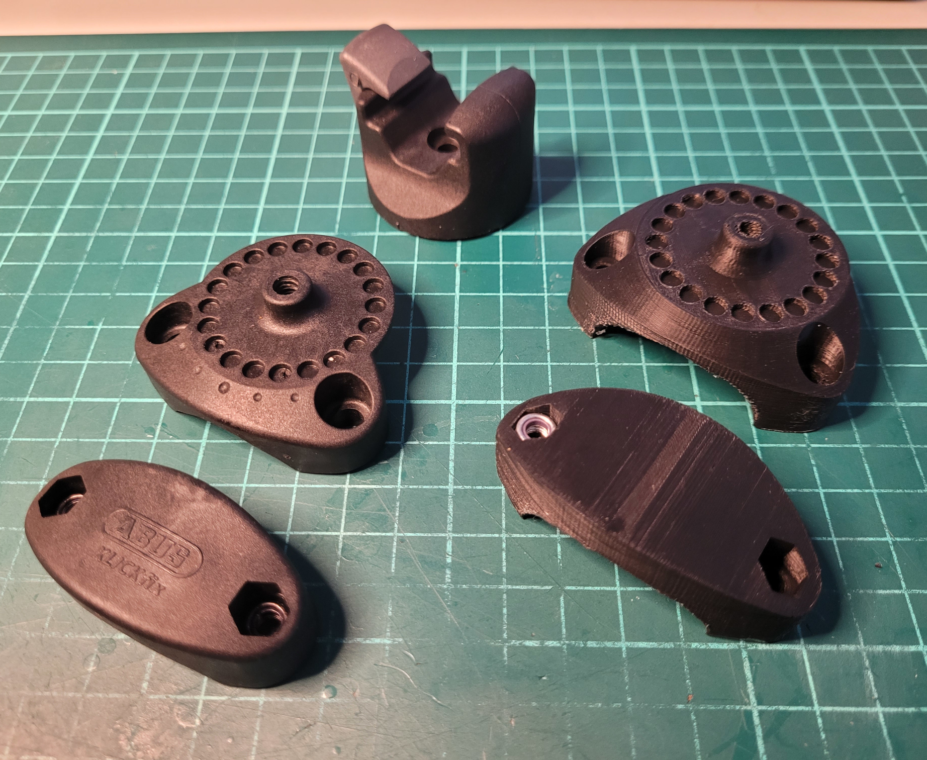 Abus EaZy KF Parameteric Mounting Bracket by Dan | Download free STL ...