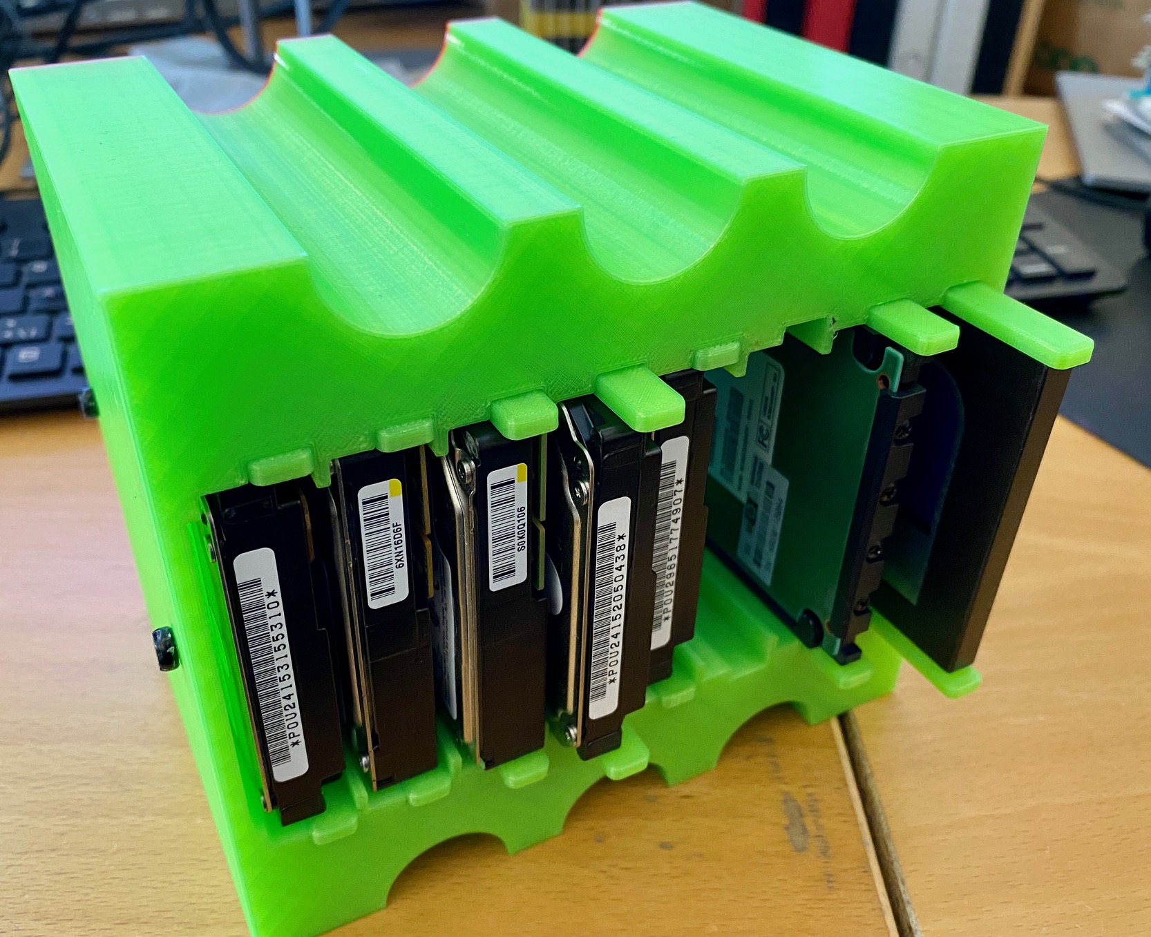 SSD HDD Cage 8 x 2.5 to 3x5.25 by Marcus | Download free STL model ...