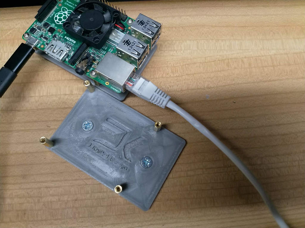 Raspberry Pi wall mounting plate par JKnittelDesign | Téléchargez ...