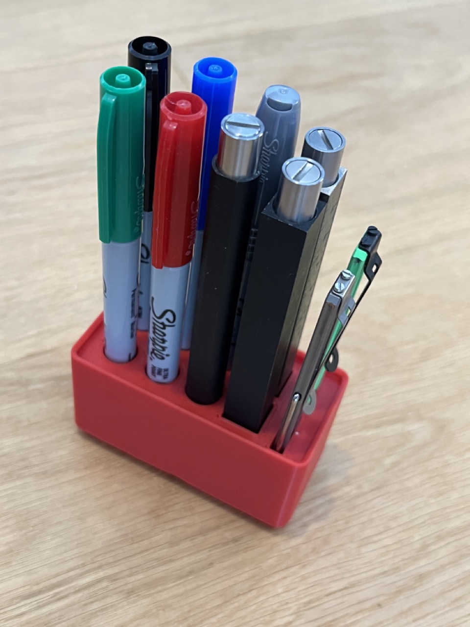 Gridfinity Holder for CW&T + Sharpies by DiscoStu | Download free STL ...