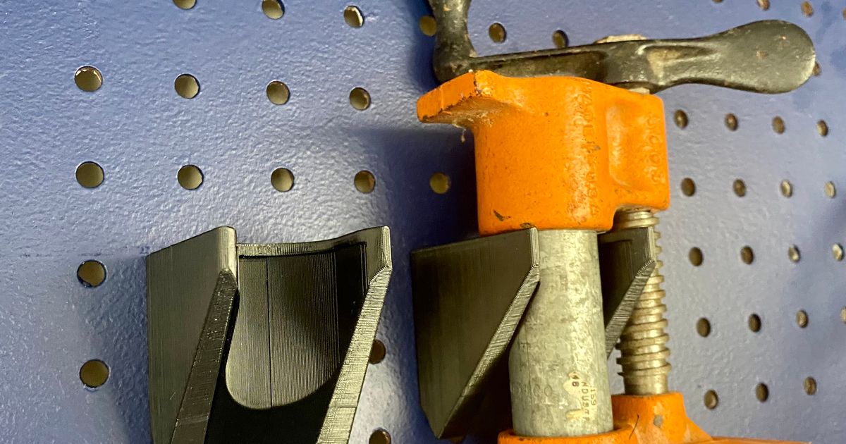 Pegboard 1" Pipe Clamp Mount by ZAdventurer | Download free STL model ...