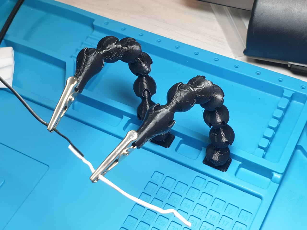 Silicone mat helping hand by Malek Salameh | Download free STL model ...
