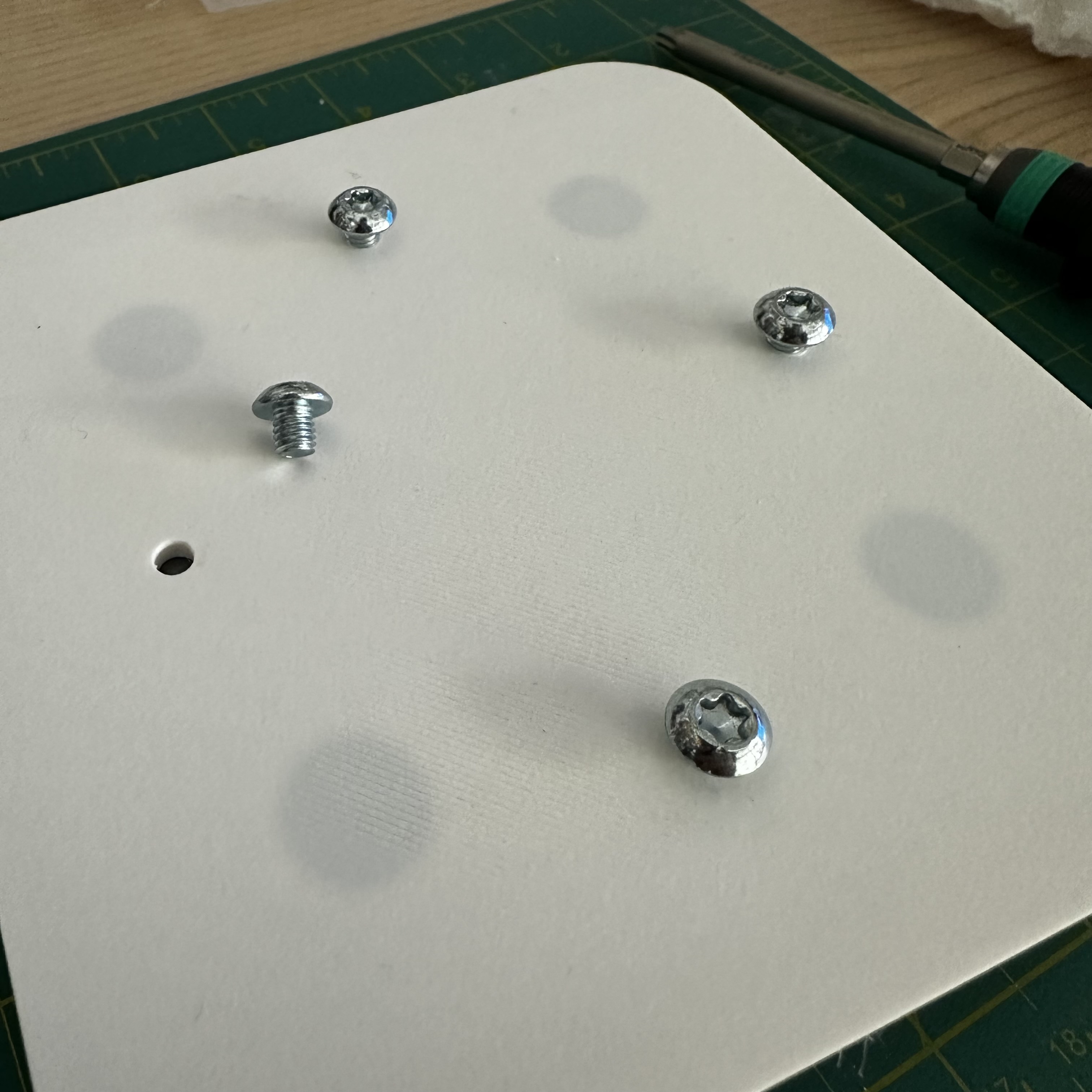 Hyper Thunderbolt Hub Keyhole Peg Mount by SirPrintsALot | Download ...