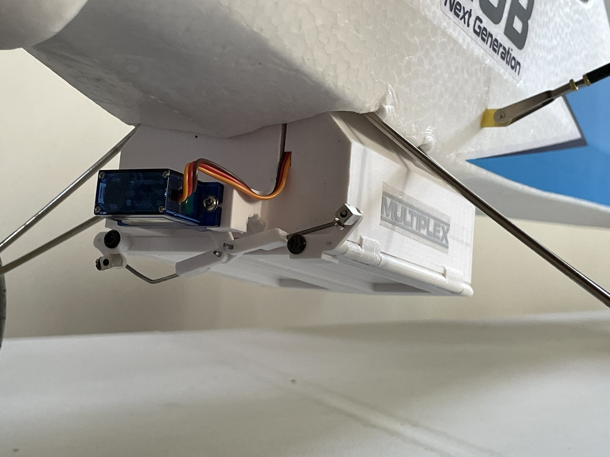 yet another parachute release hatch for Multiplex FunCub NG by Eich | Download free STL model ...