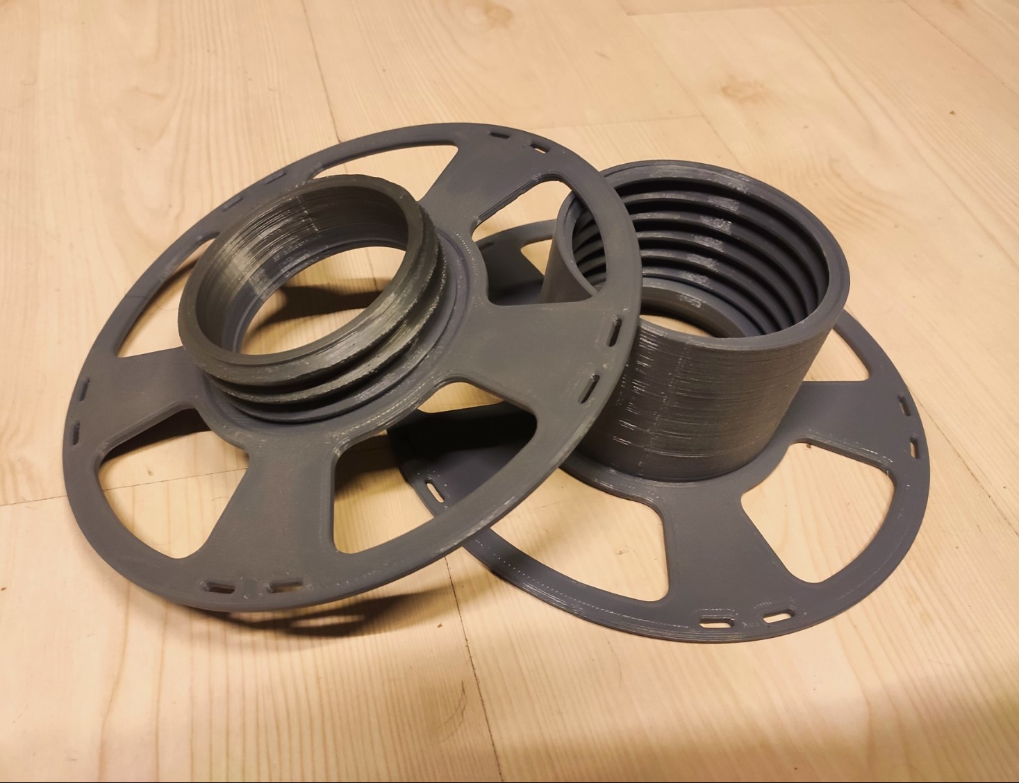 Filament Spool - Screw Jointed by Klemhax | Download free STL model ...