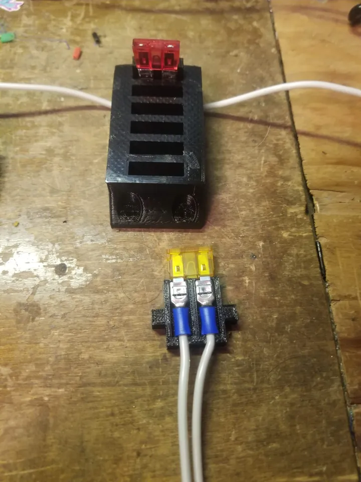 Blade Connector Fuse Holder by Dave Smith | Download free STL model ...