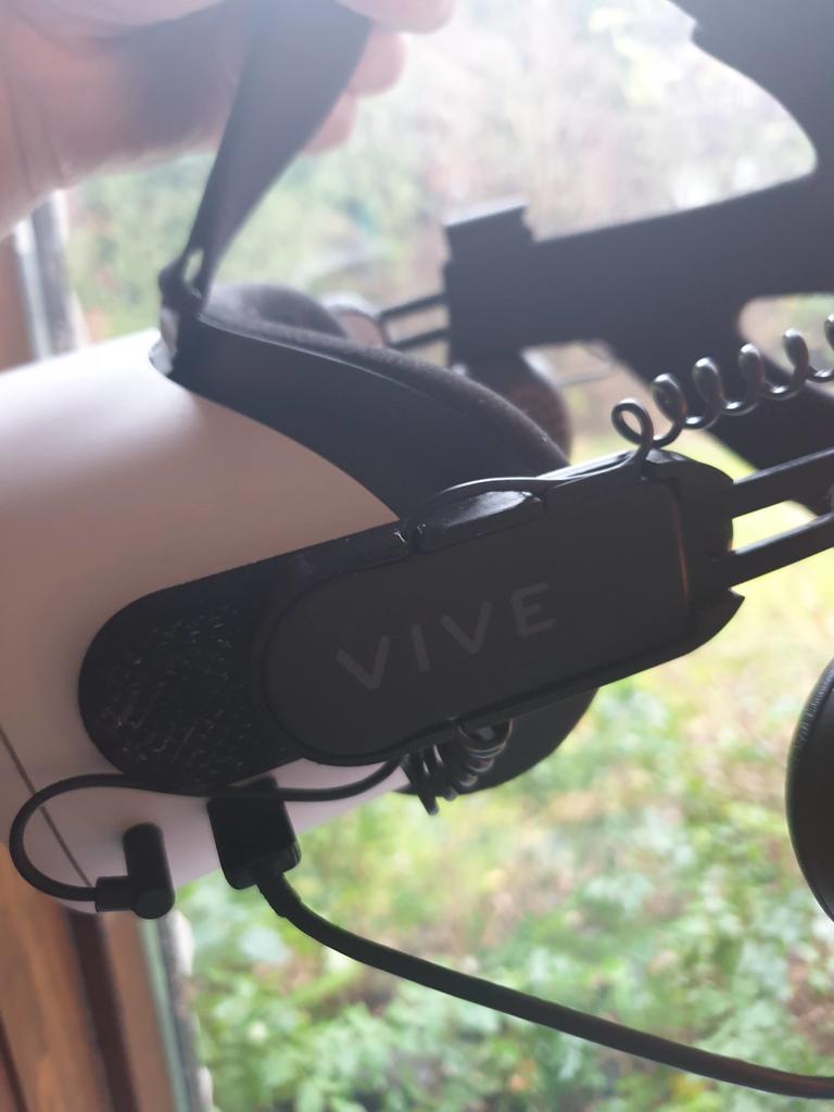 FrankenQuest, HTC Vive DAS Adapters for Oculus Quest 2 by Elizer ...