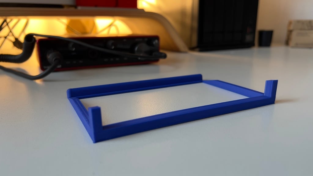 Focusrite Scarlet 4i4 - Angled desk stand by Niko Caignie | Download ...