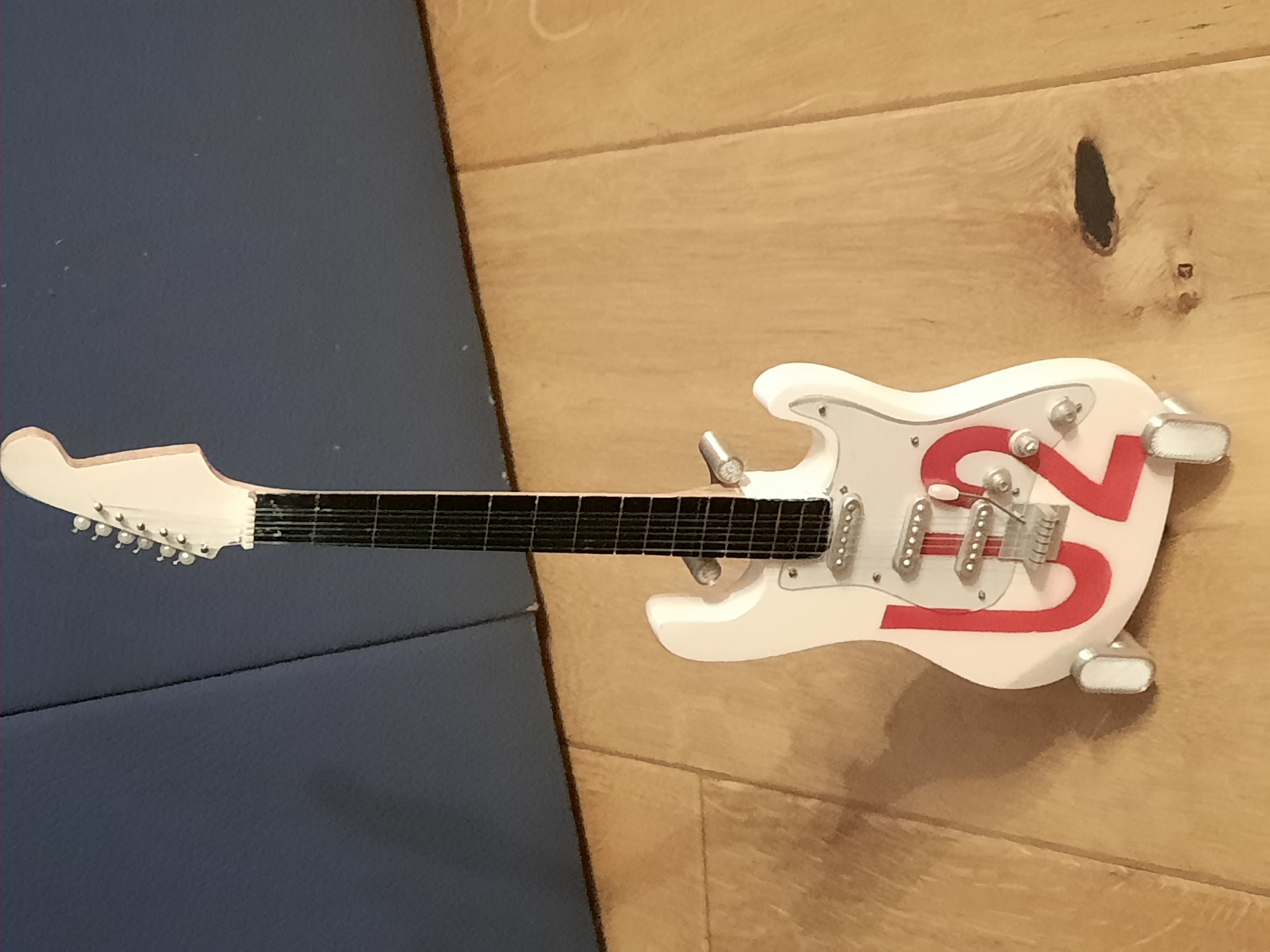 Guitar stand for a decorative strat guitar by Ein Baum | Download free ...