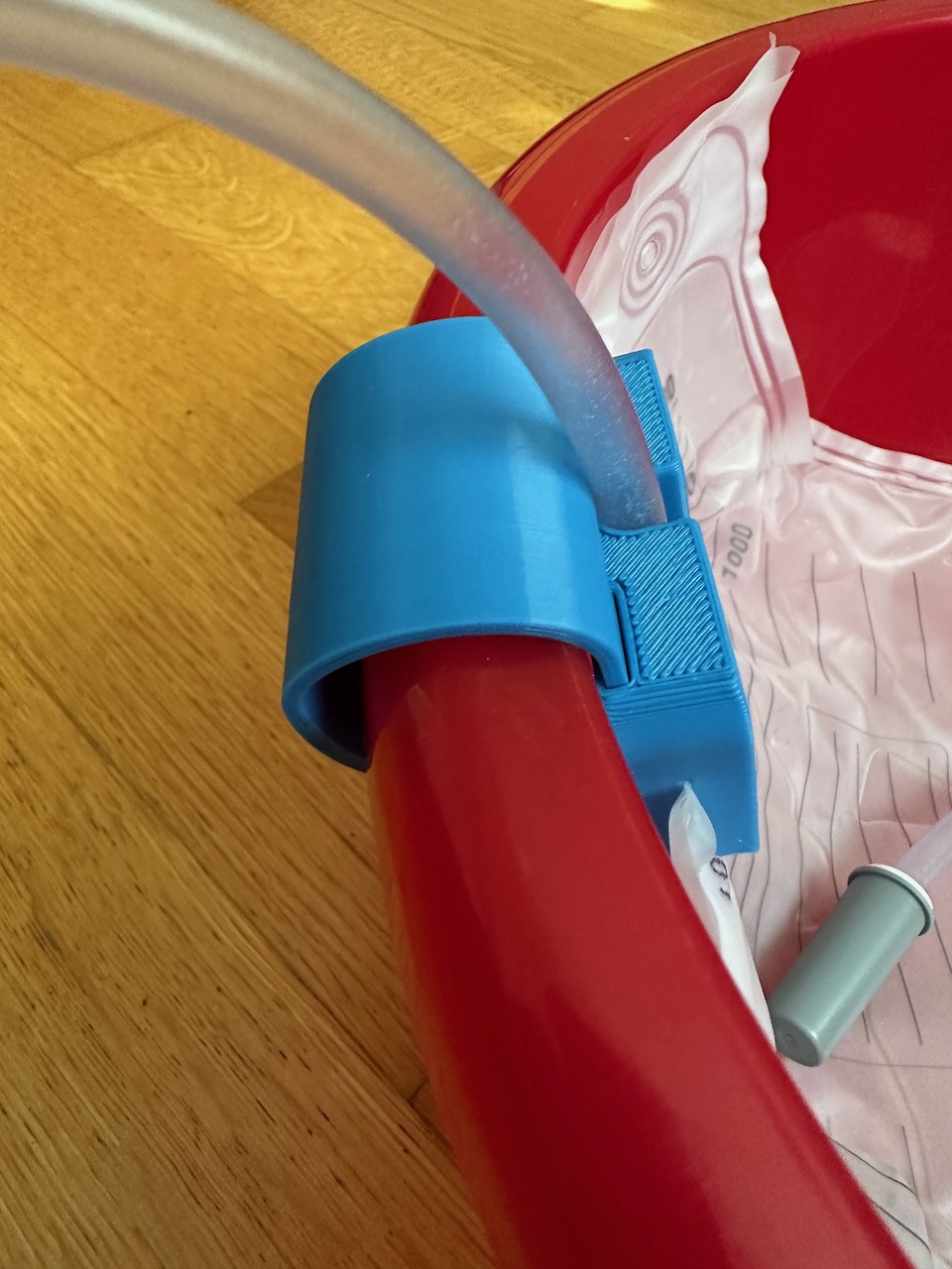 Urine bag fixation with holder by Sonnenschauer | Download free STL ...