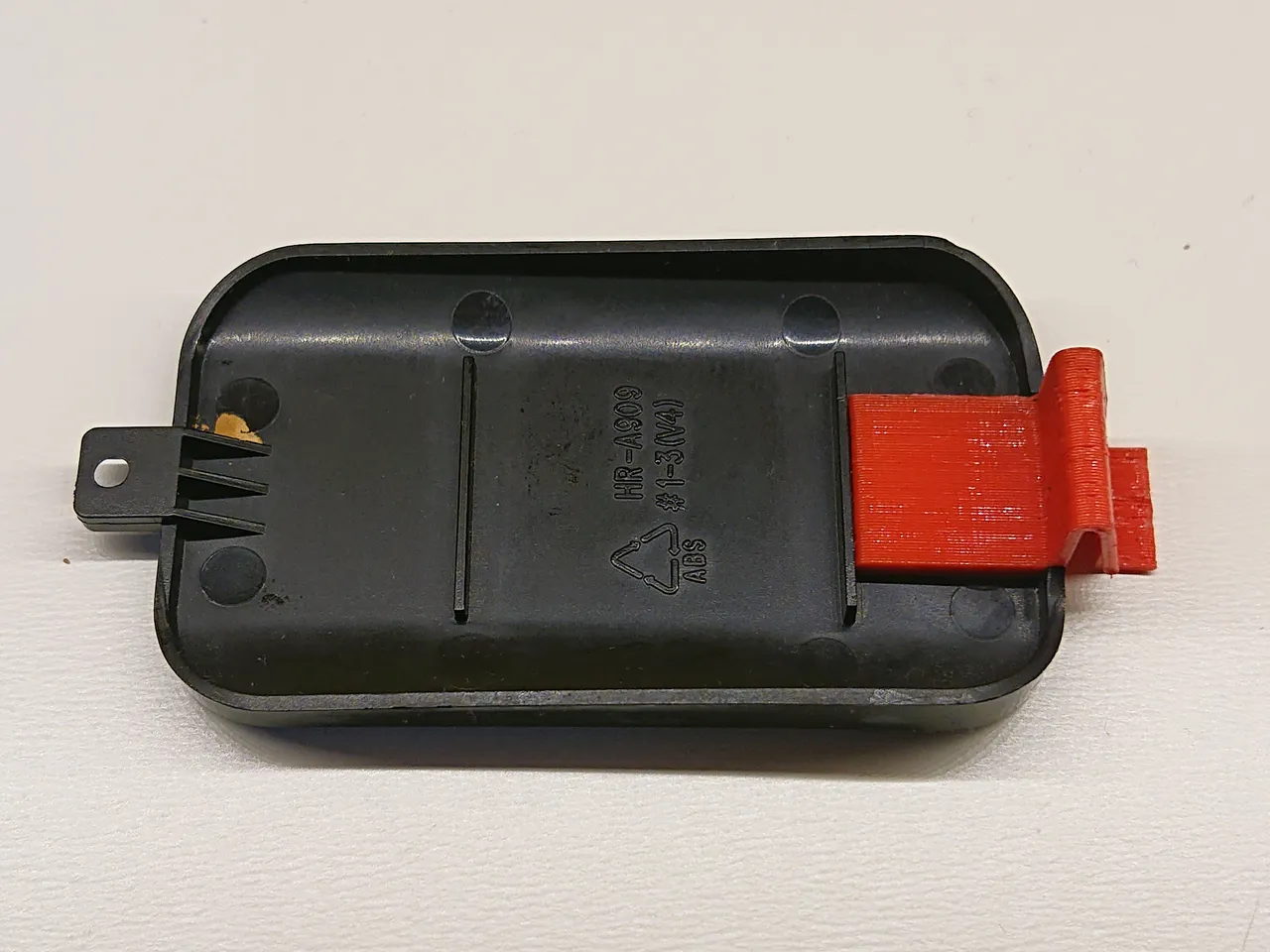 LG remote battery cover catch by Jurotom | Download free STL model ...