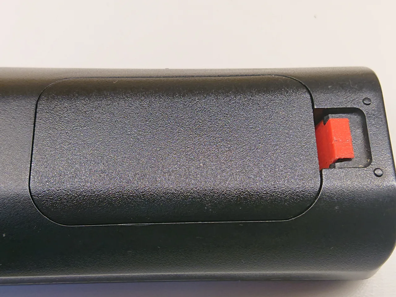 LG remote battery cover catch by Jurotom | Download free STL model ...