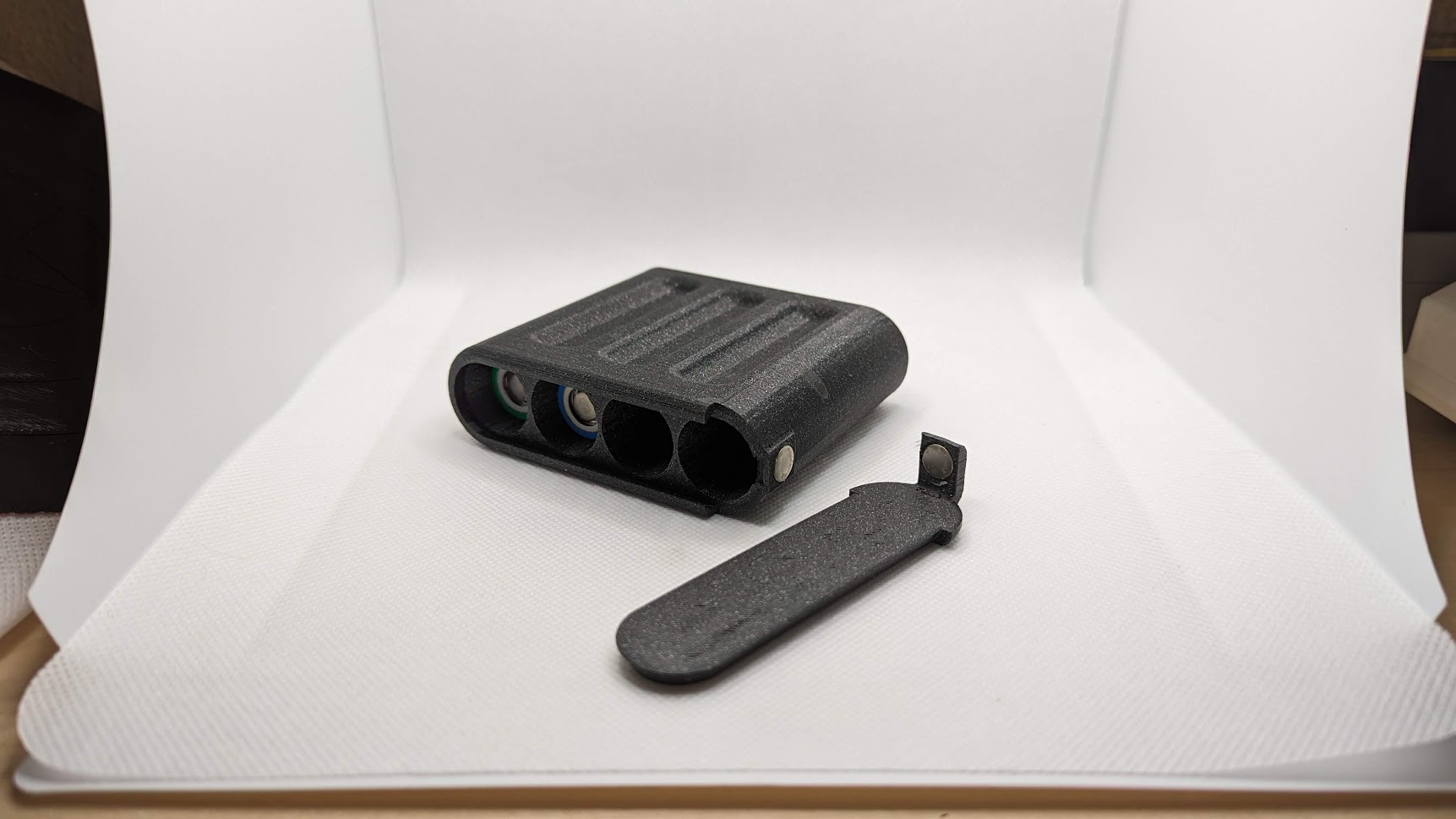 18650 Battery Storage With Magnetic Closure by MadMax | Download free ...