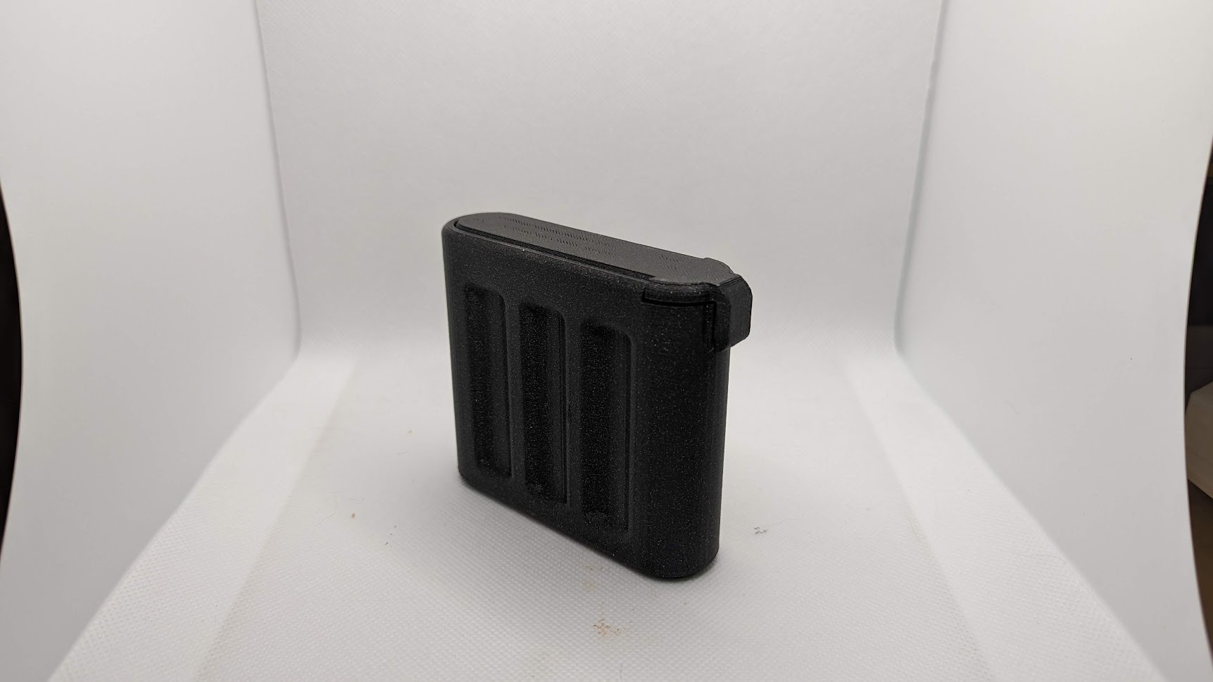 18650 Battery Storage With Magnetic Closure by MadMax | Download free ...