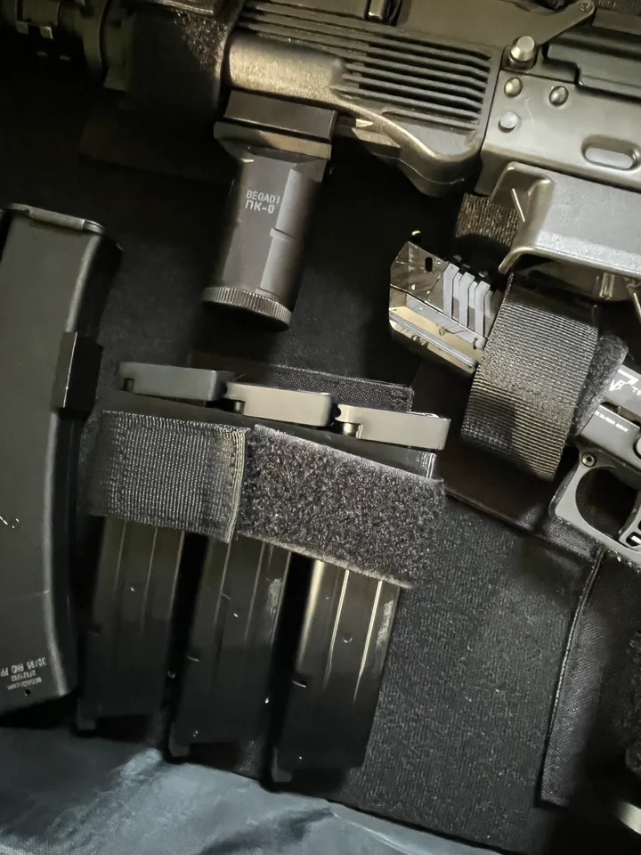 Airsoft: Simple magazine holder for glock style magazine with molle ...