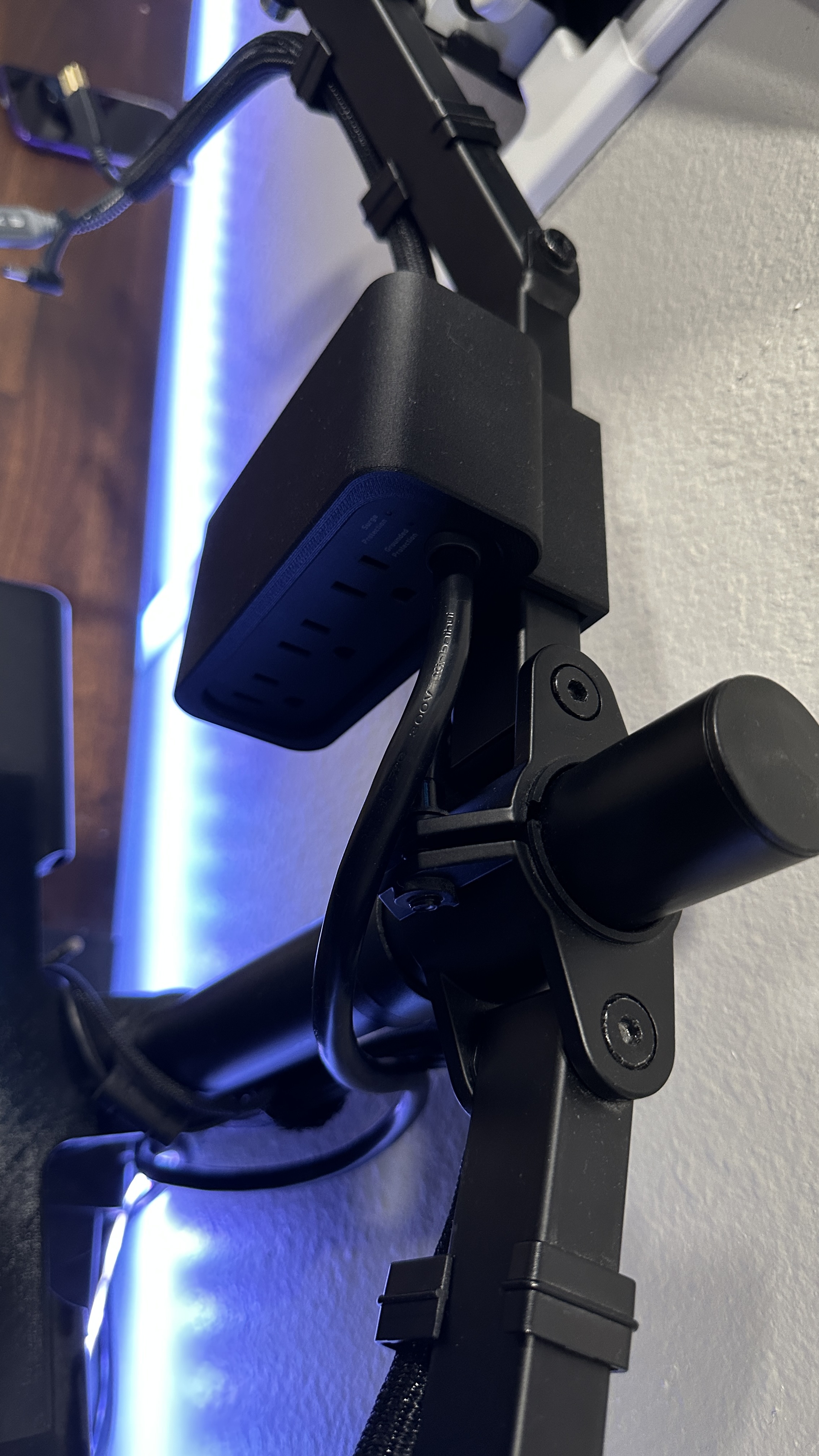 Monitor arm mount for Anker 525 Charging Station by donaldkieu ...