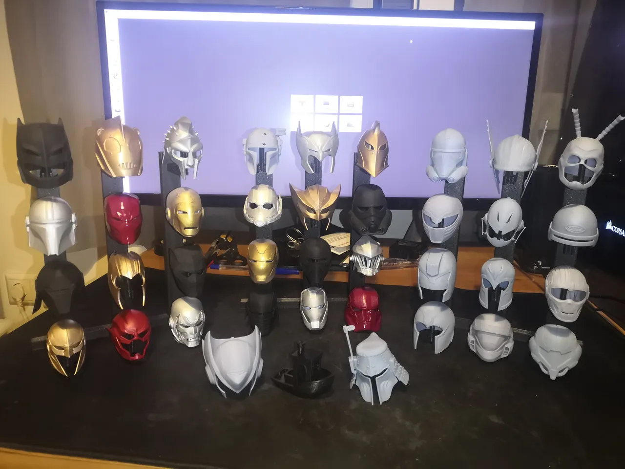 Mini helmet display stand by DiPT | Download free STL model ...