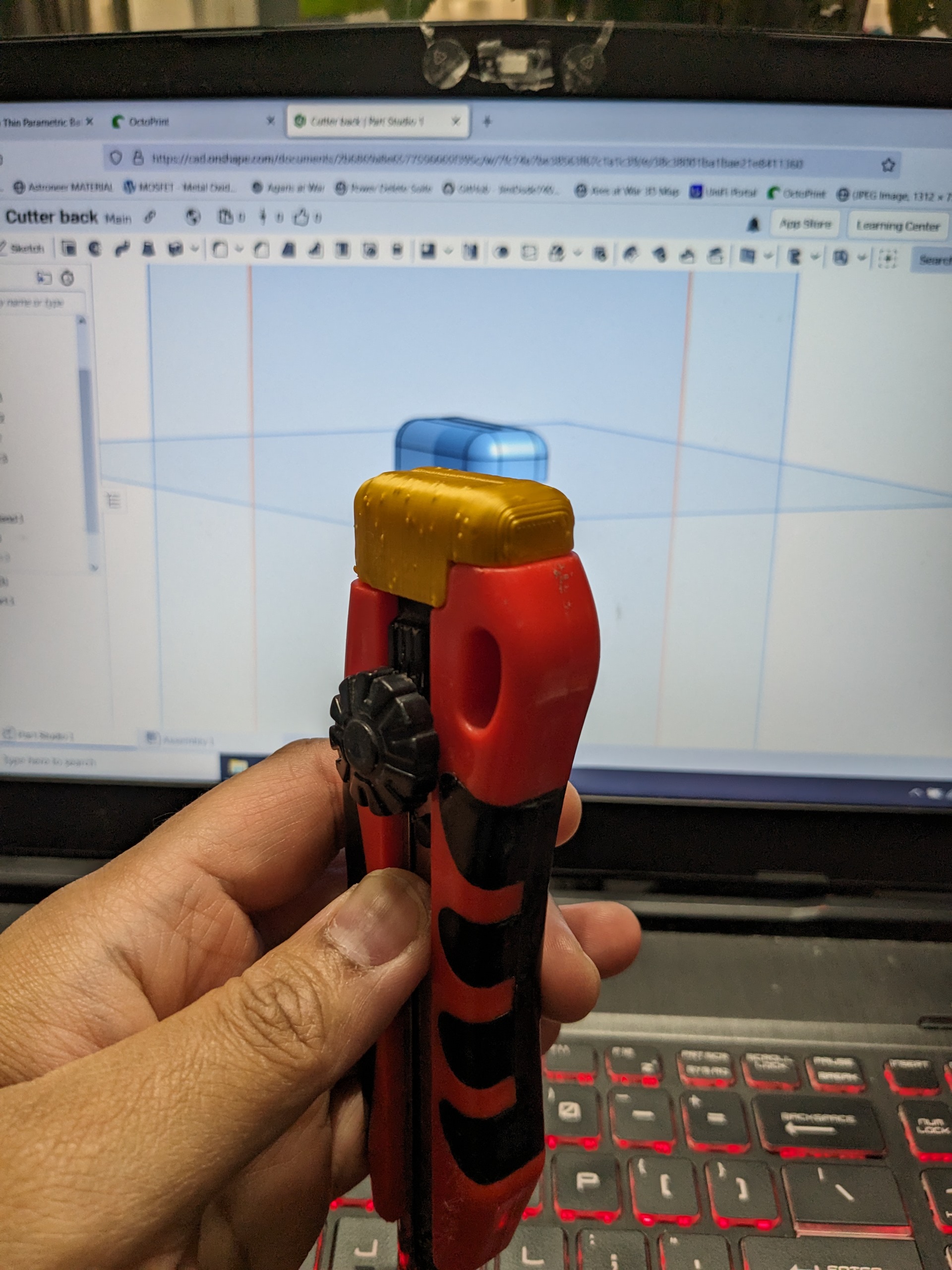 Box cutter lid/blade snapper by Bert | Download free STL model ...