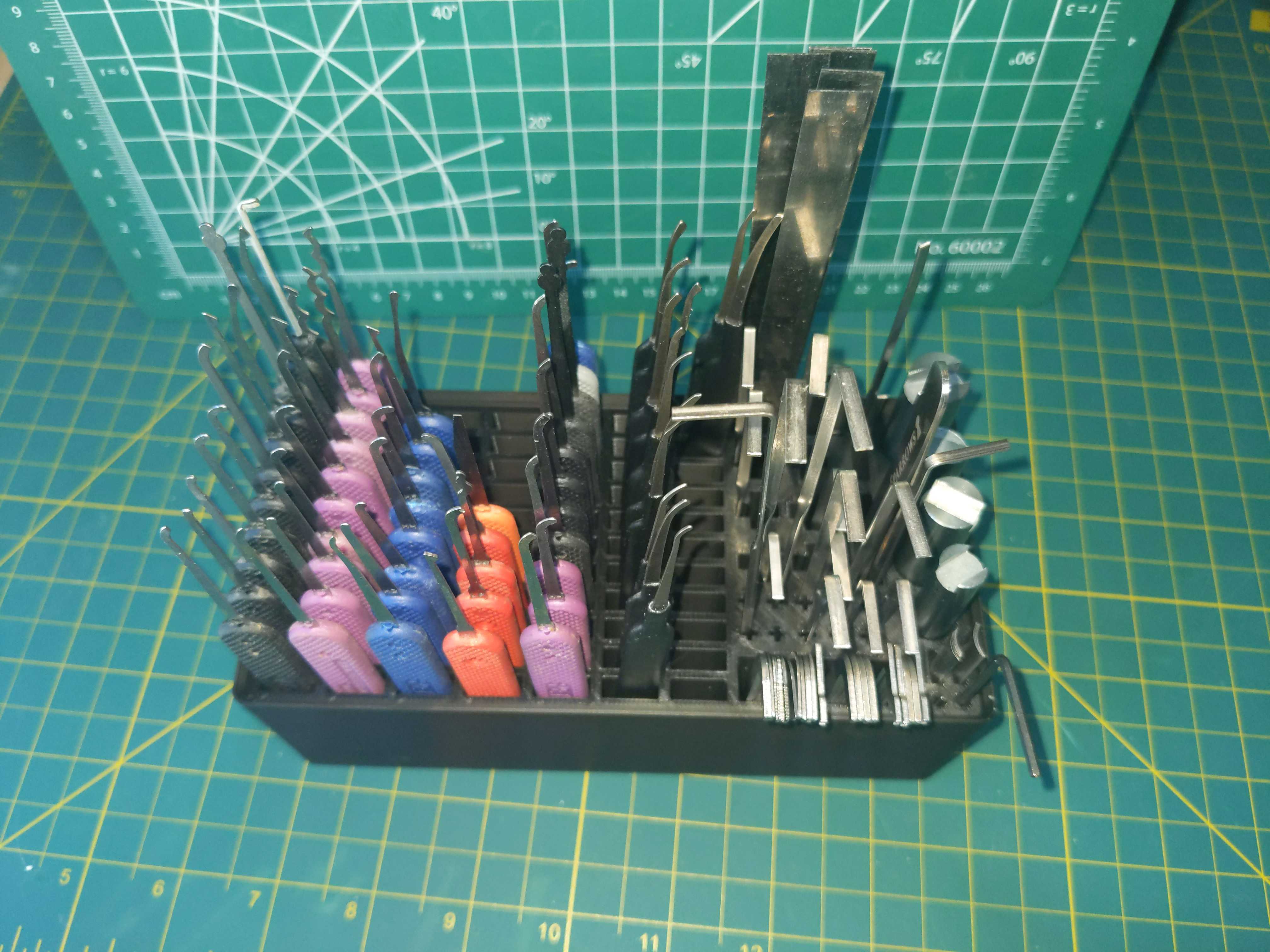 Gridfinity 2x4x8 Lockpick Tool Station by heaphopper | Download free ...