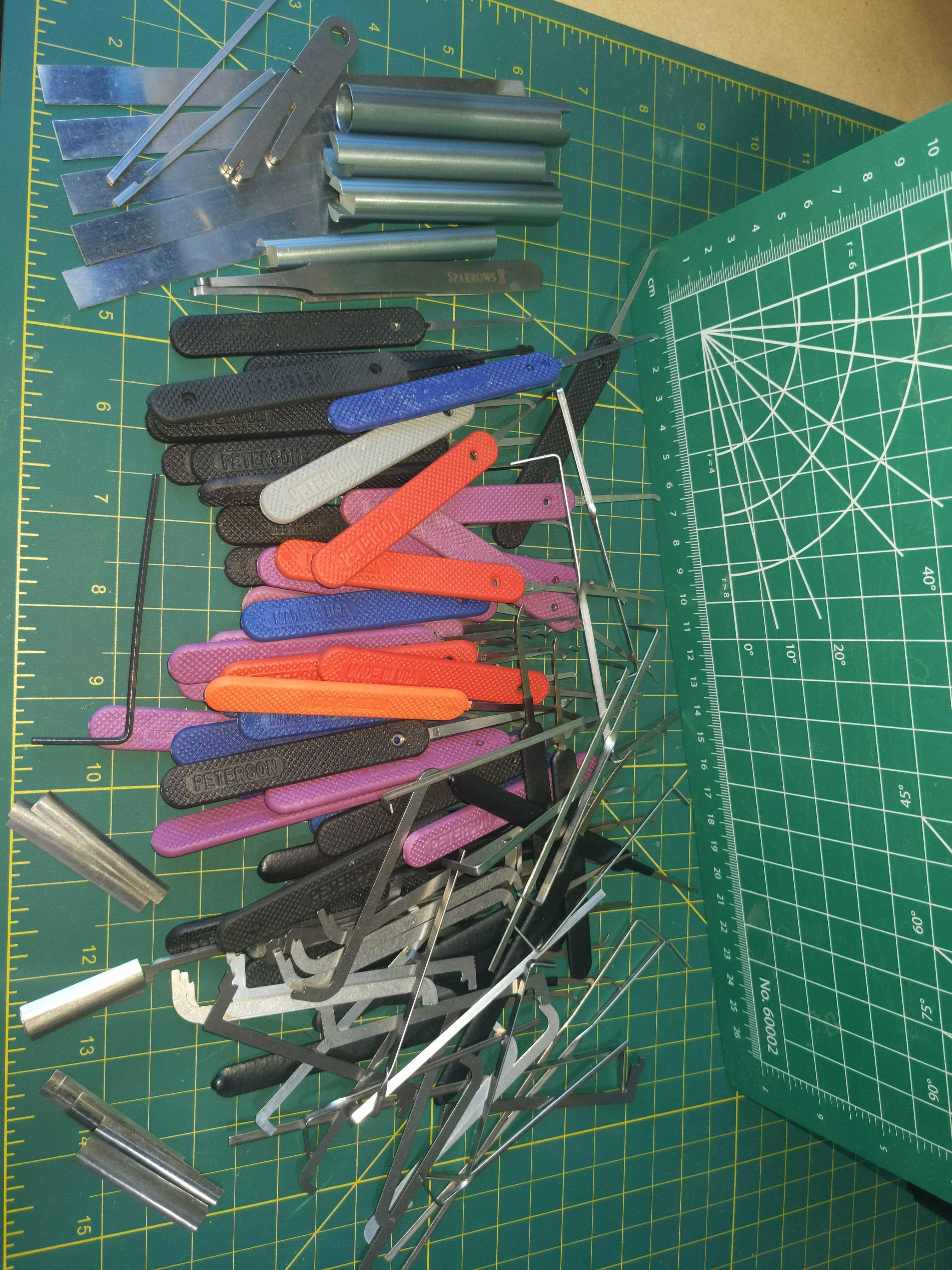 Gridfinity 2x4x8 Lockpick Tool Station by heaphopper | Download free ...