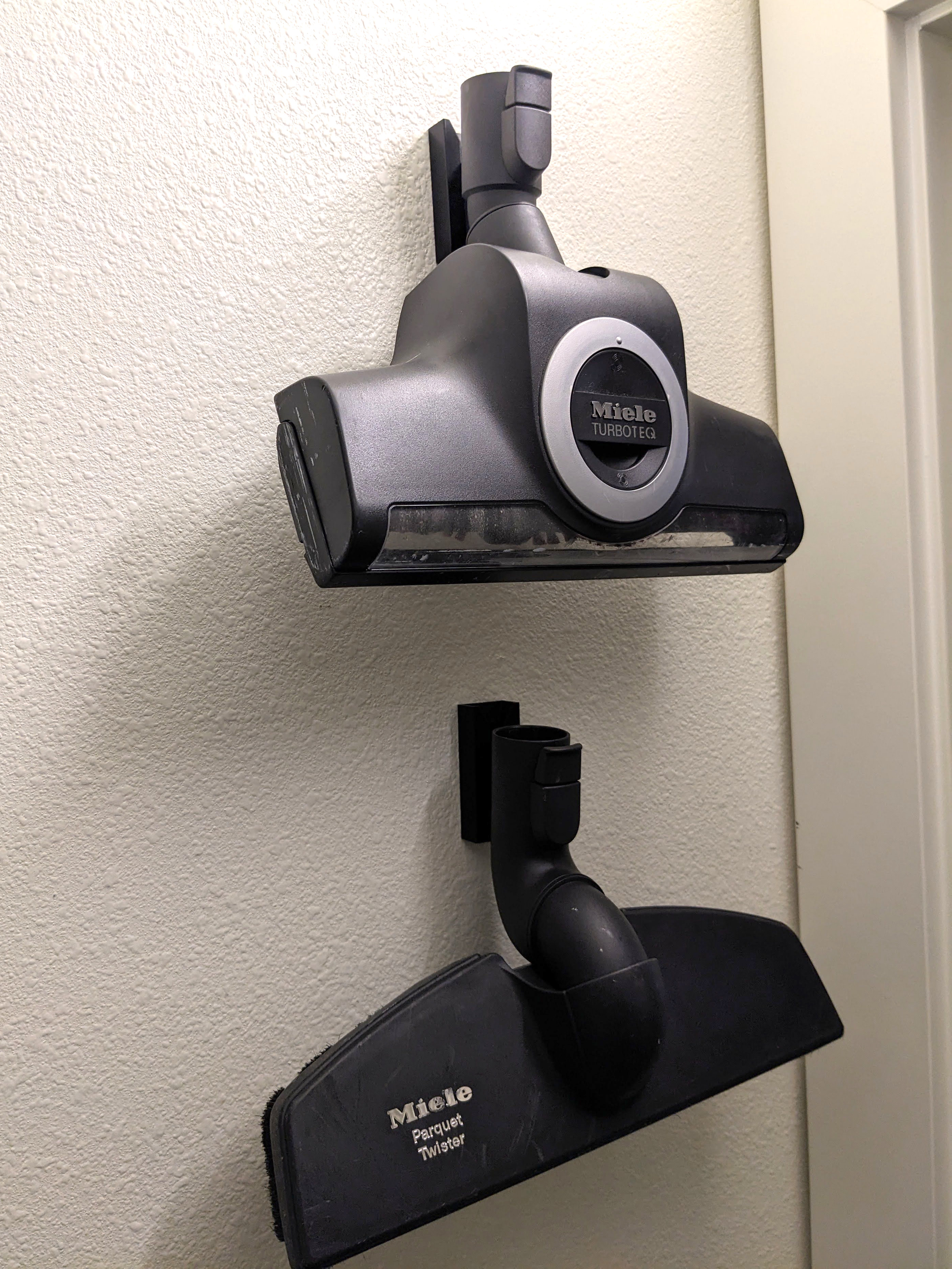 Simple wall holder for Miele floor brushes by A.H. | Download free STL ...
