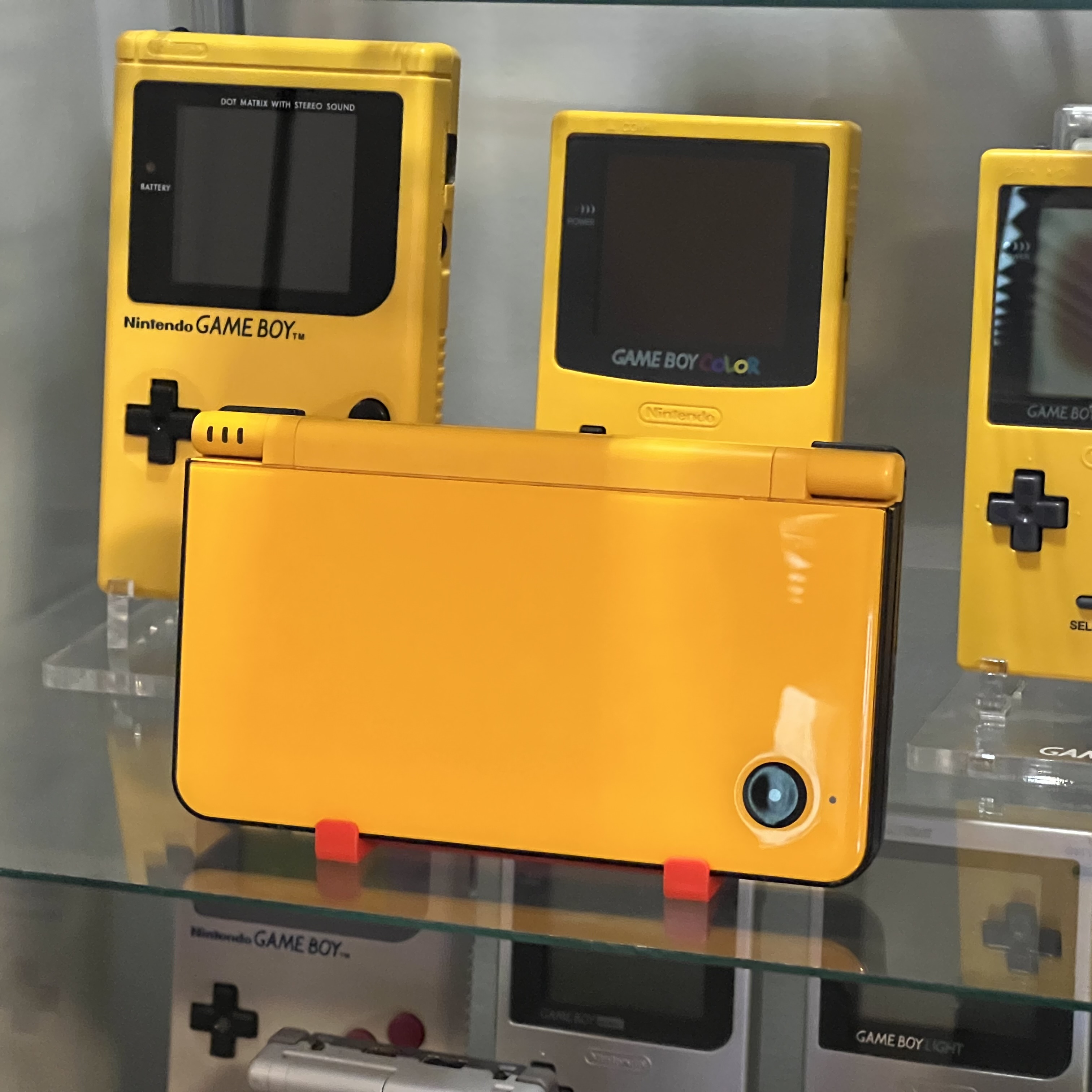 Minimalist Display Stand for Nintendo DSi NDSi XL / LL by Kytor ...
