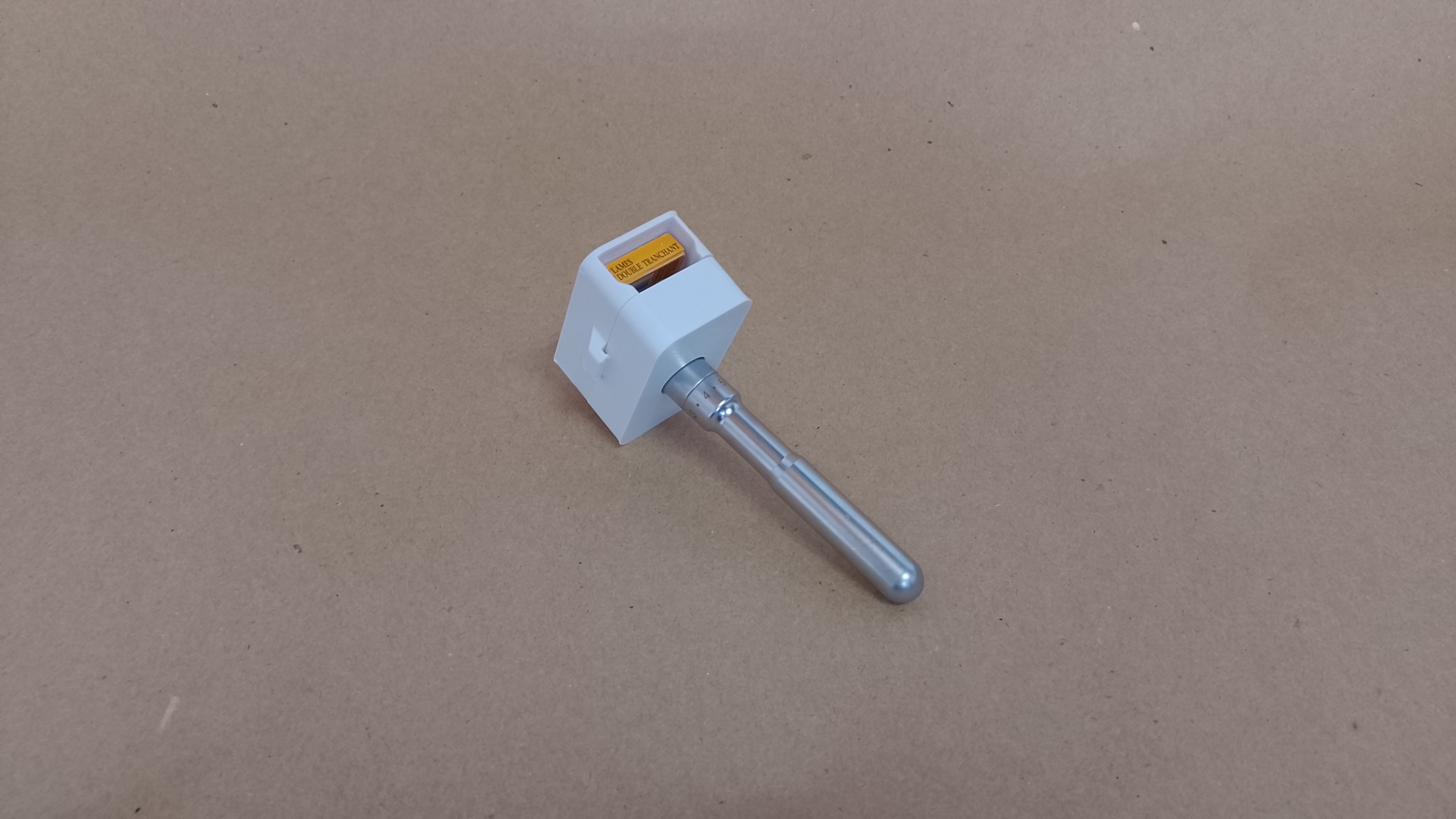 Razor blade traveling box by Manu Paolantonio | Download free STL model ...